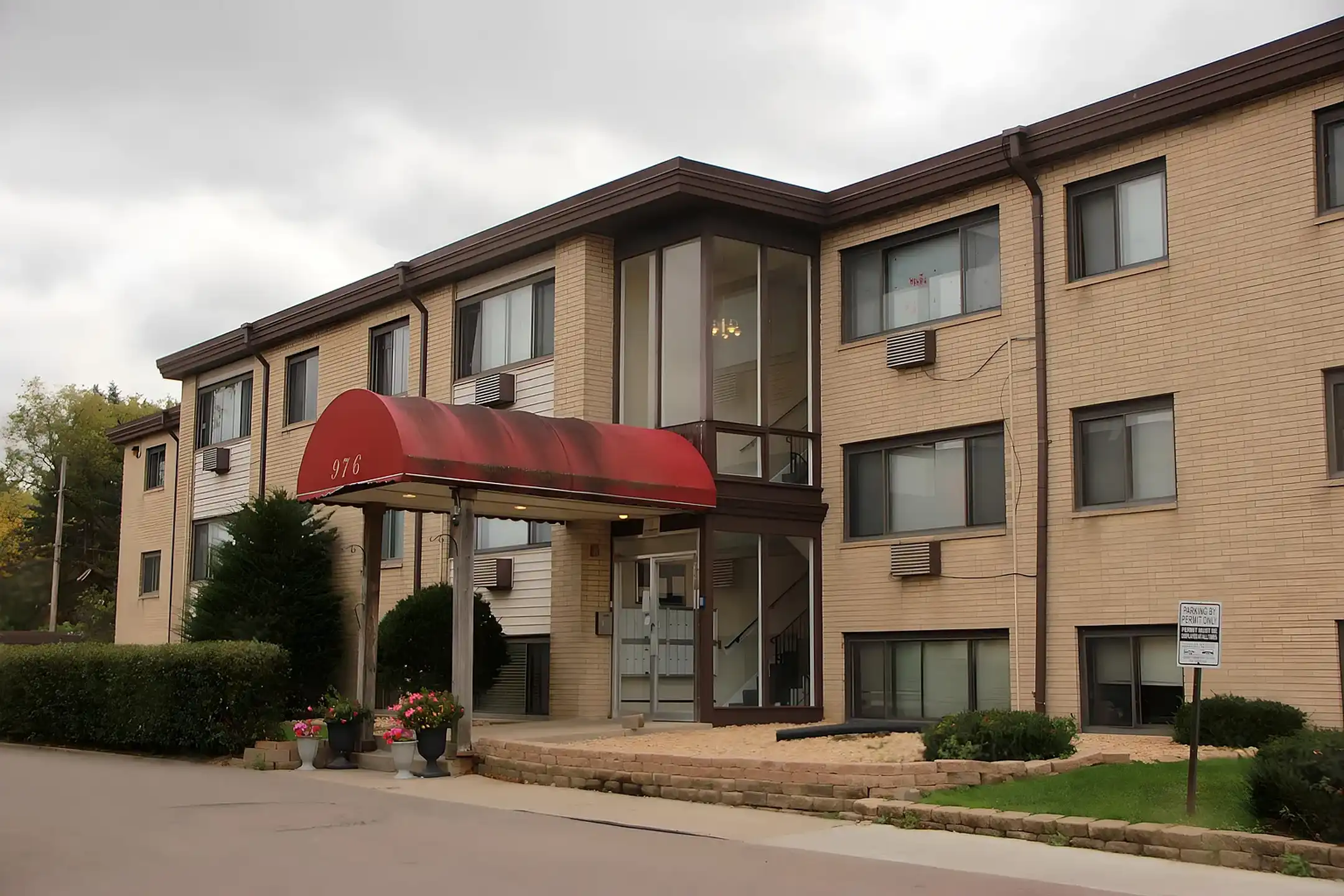 Twin Pines Apartments - West Saint Paul, MN 55118 | ApartmentGuide.com