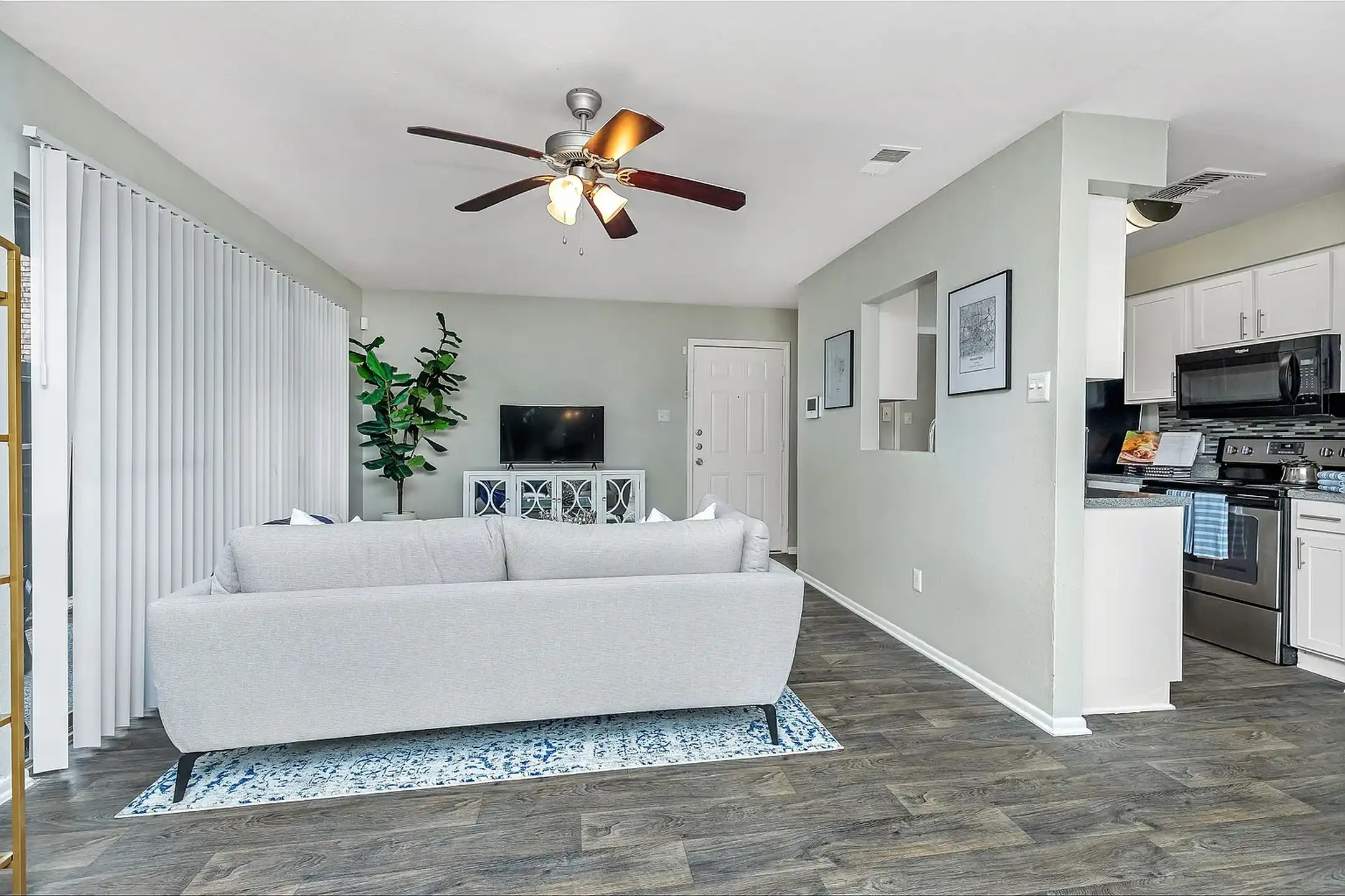 Barringer Square - Webster, TX 77598 | ApartmentGuide.com
