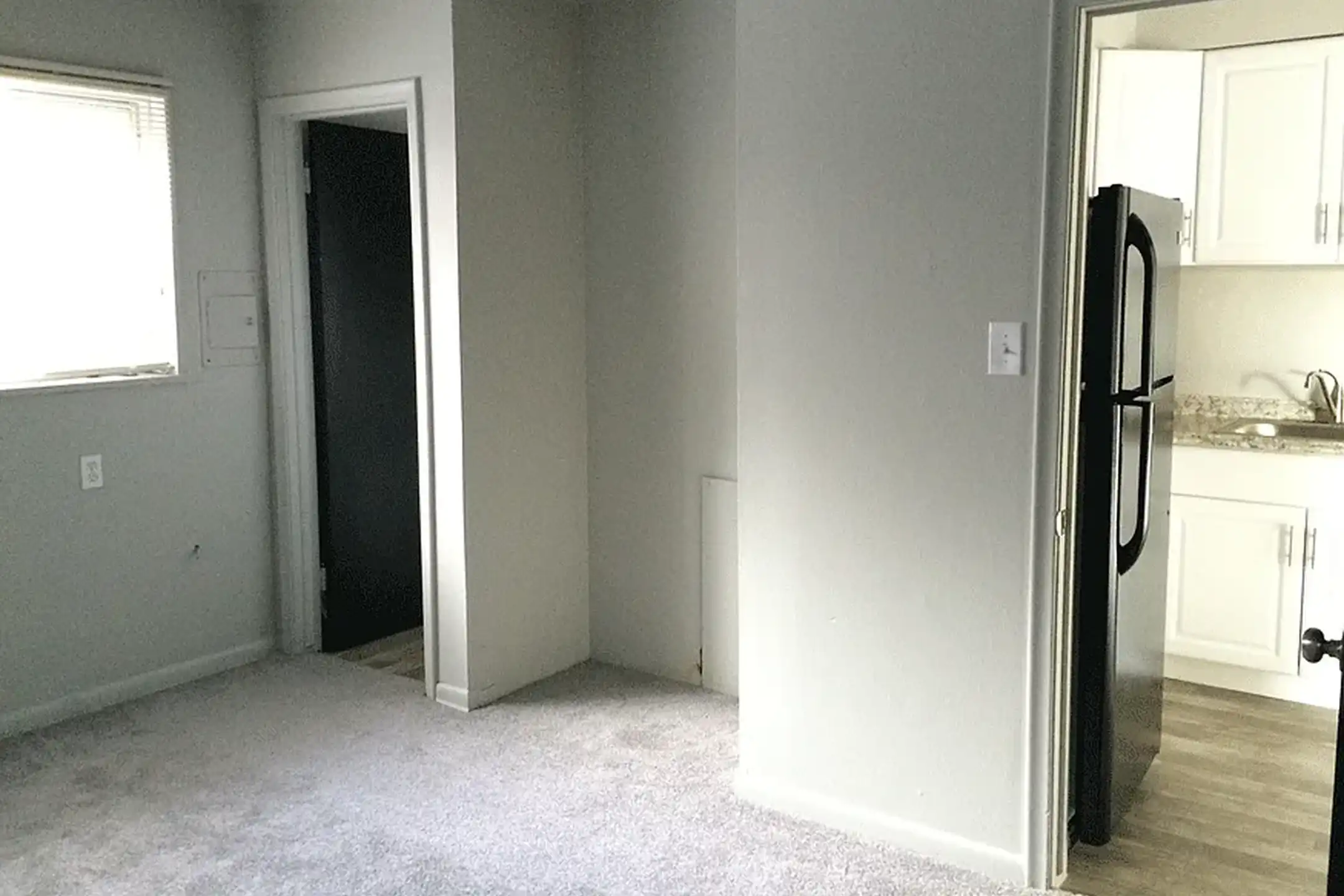 Silverstone Apartments - Warren, MI 48092 | ApartmentGuide.com