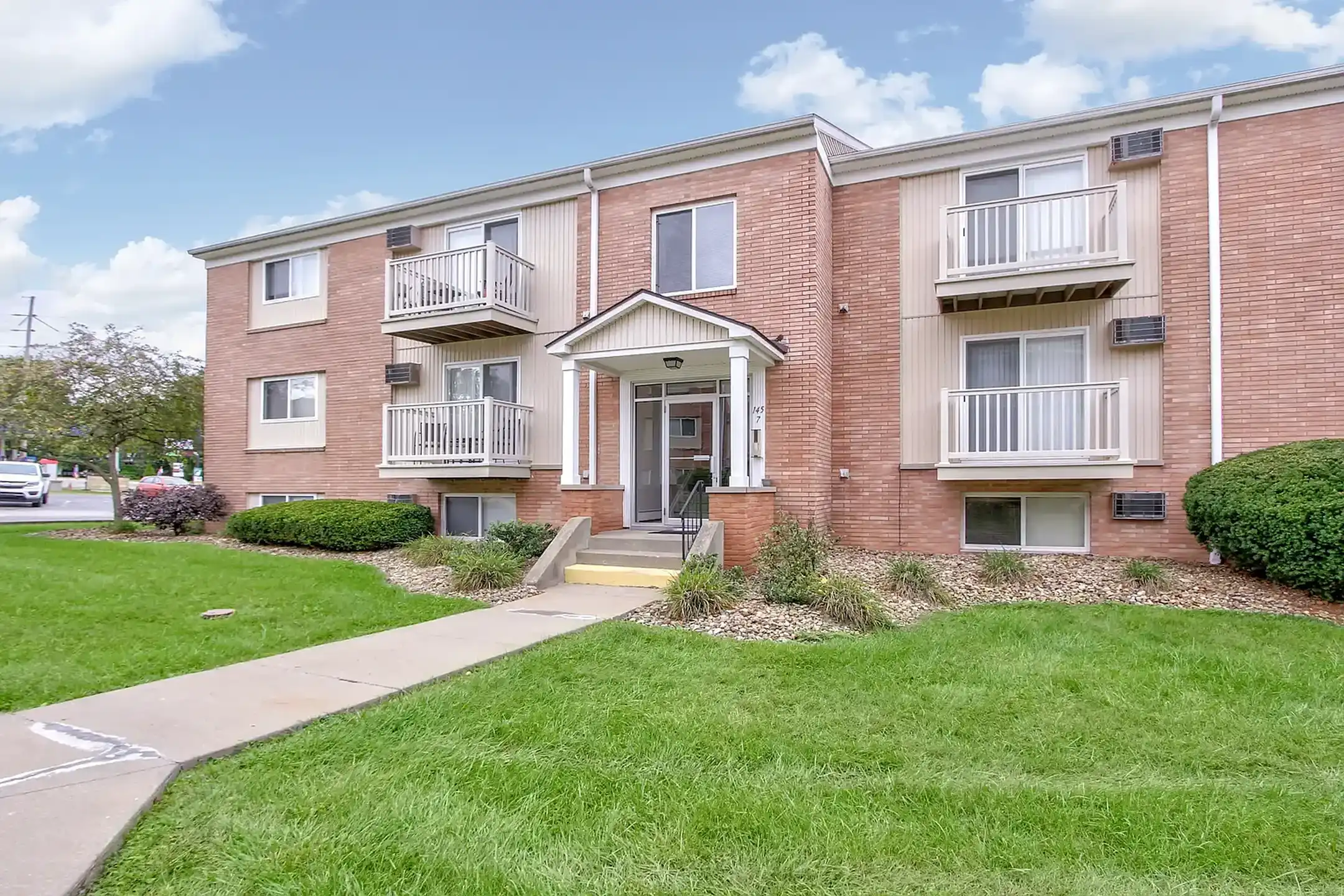 Westview Heights - Hubbard, OH 44425 | ApartmentGuide.com