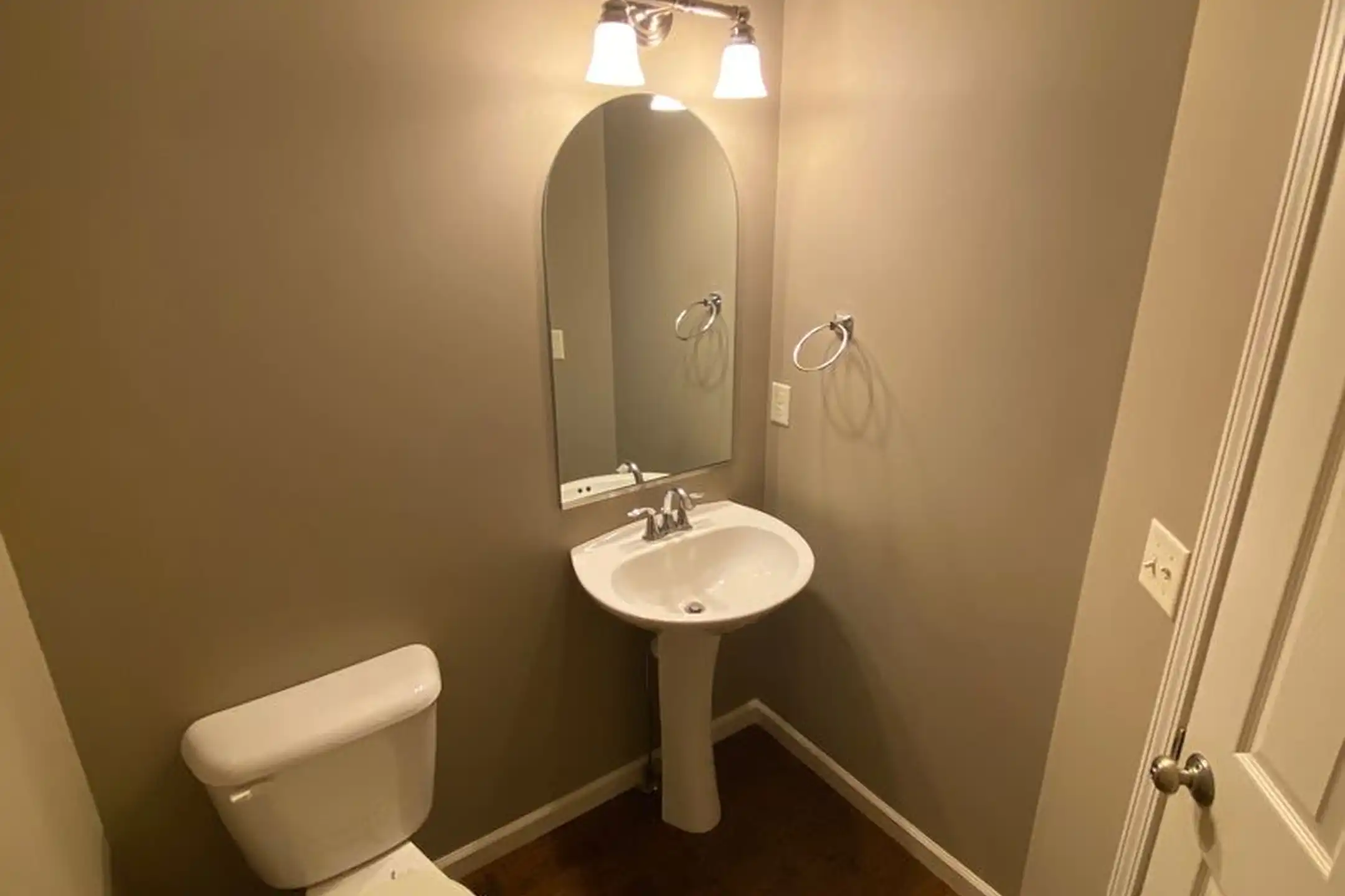 1002 Airport Rd unit 1006 Airport - Normal, IL 61761 | ApartmentGuide.com