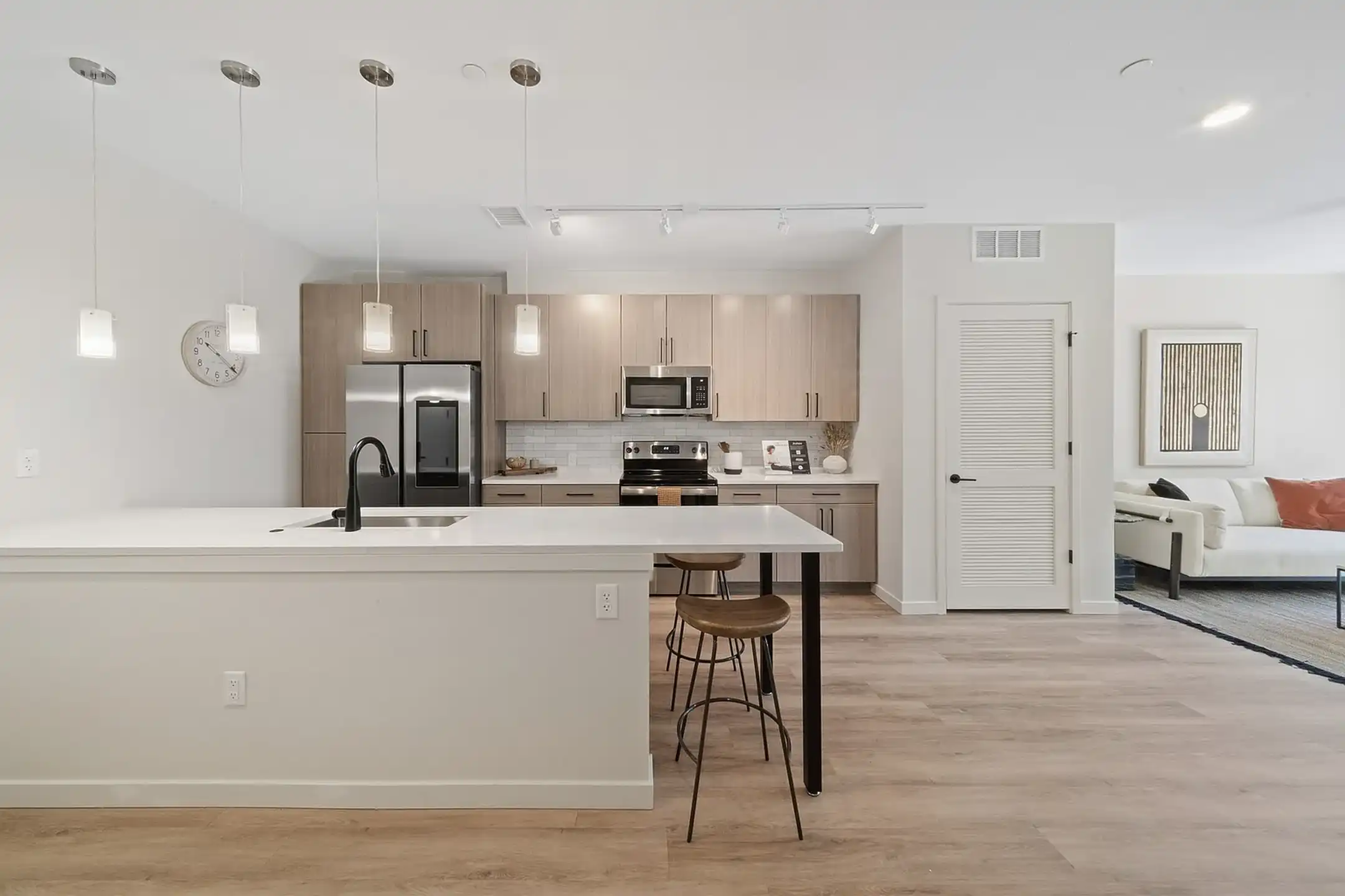 AMLI Broadway Park - Denver, CO 80223 | ApartmentGuide.com
