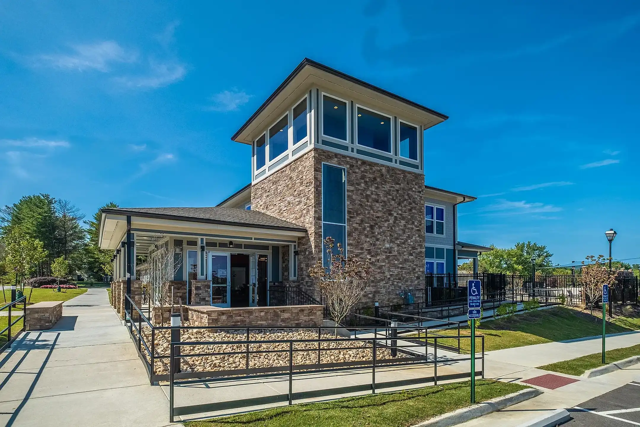 Foxridge Apartment Homes - Blacksburg, VA 24060 | ApartmentGuide.com