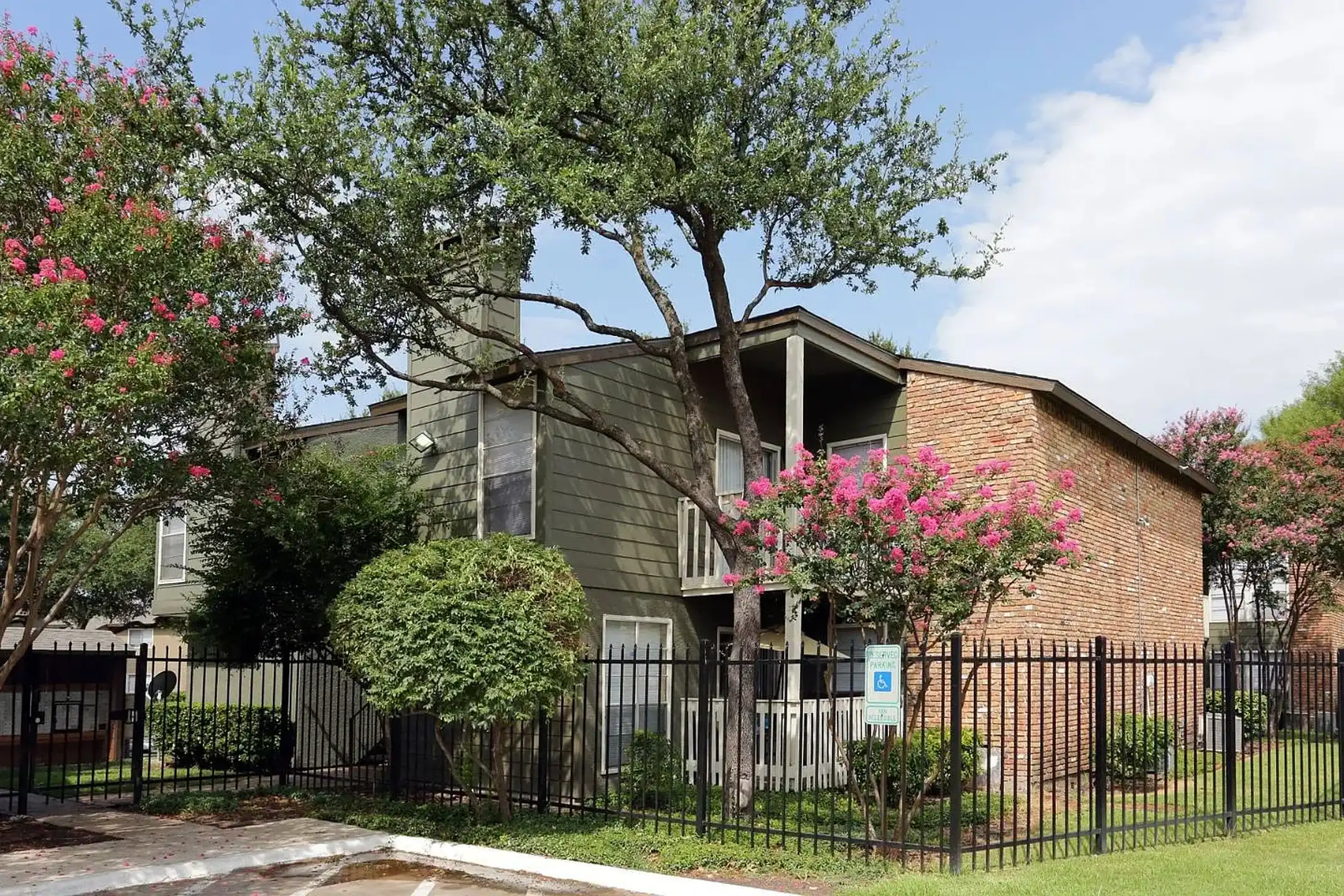 Ninety-Nine44 on Walnut - Dallas, TX 75243 | ApartmentGuide.com