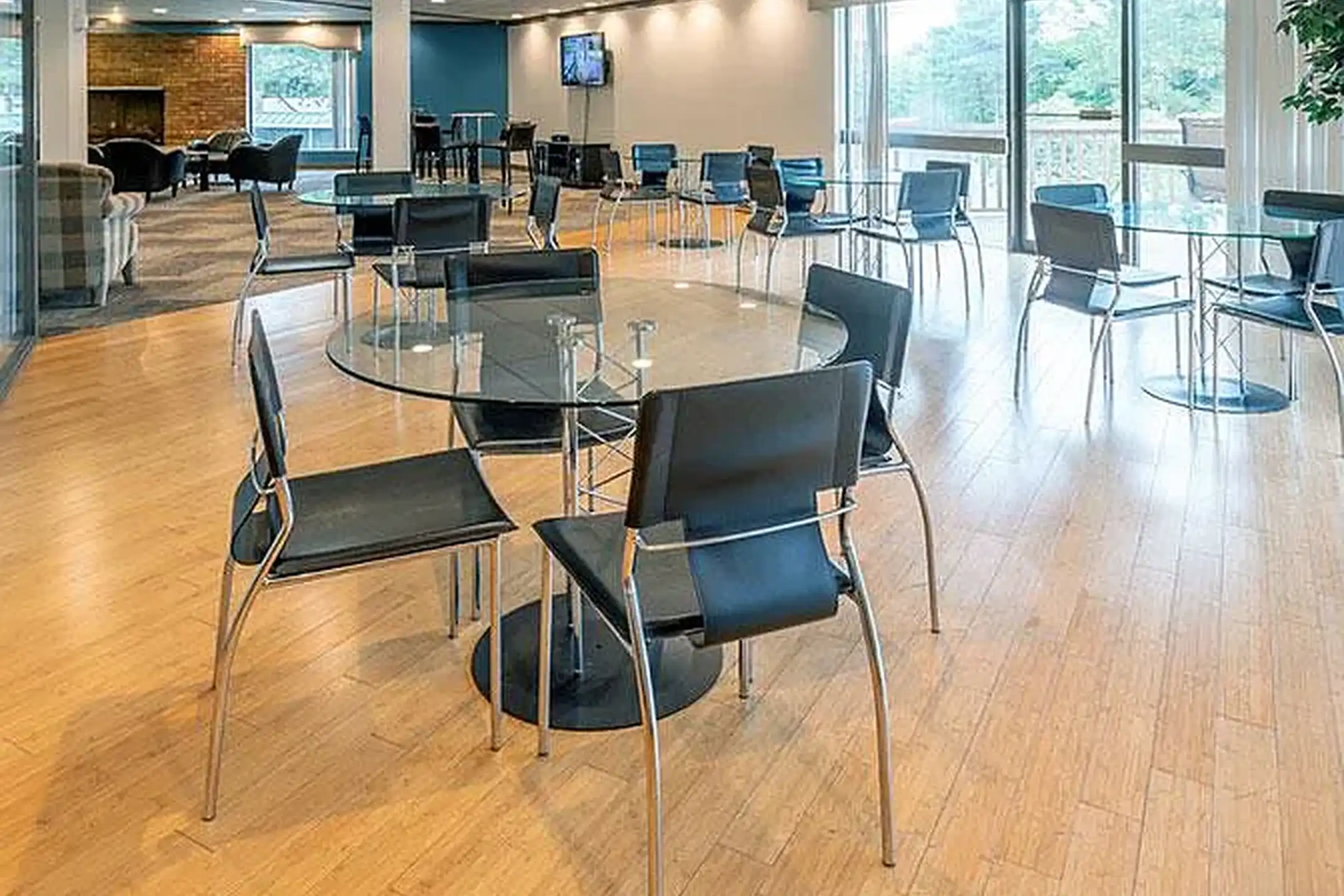 Hidden Valley Club - Ann Arbor, MI 48104 | ApartmentGuide.com