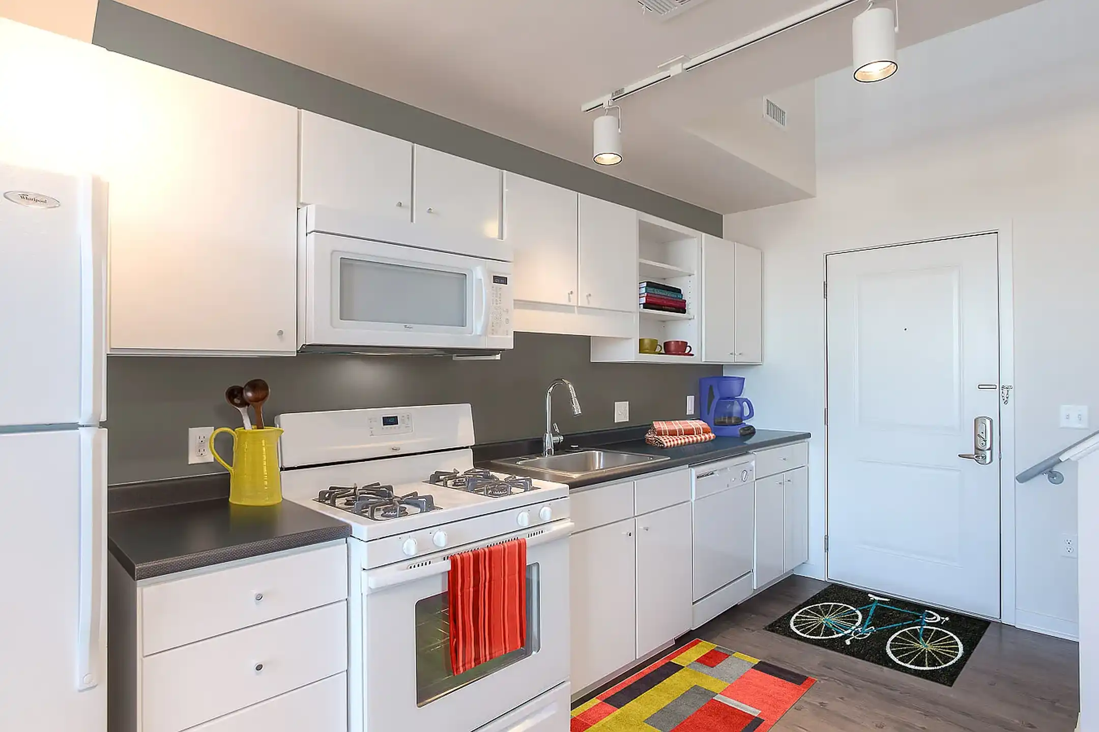 Volair Wesmont - Wood Ridge, NJ 07075 | ApartmentGuide.com