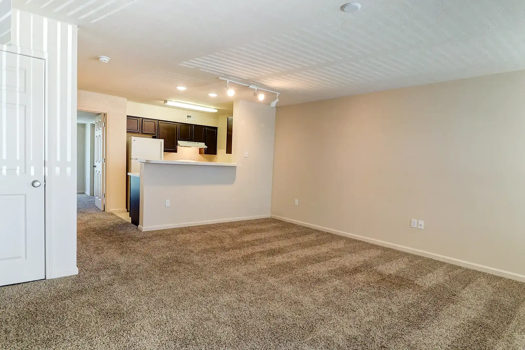 Delaware Trace Apartment Homes - Evansville, IN 47715 | ApartmentGuide.com