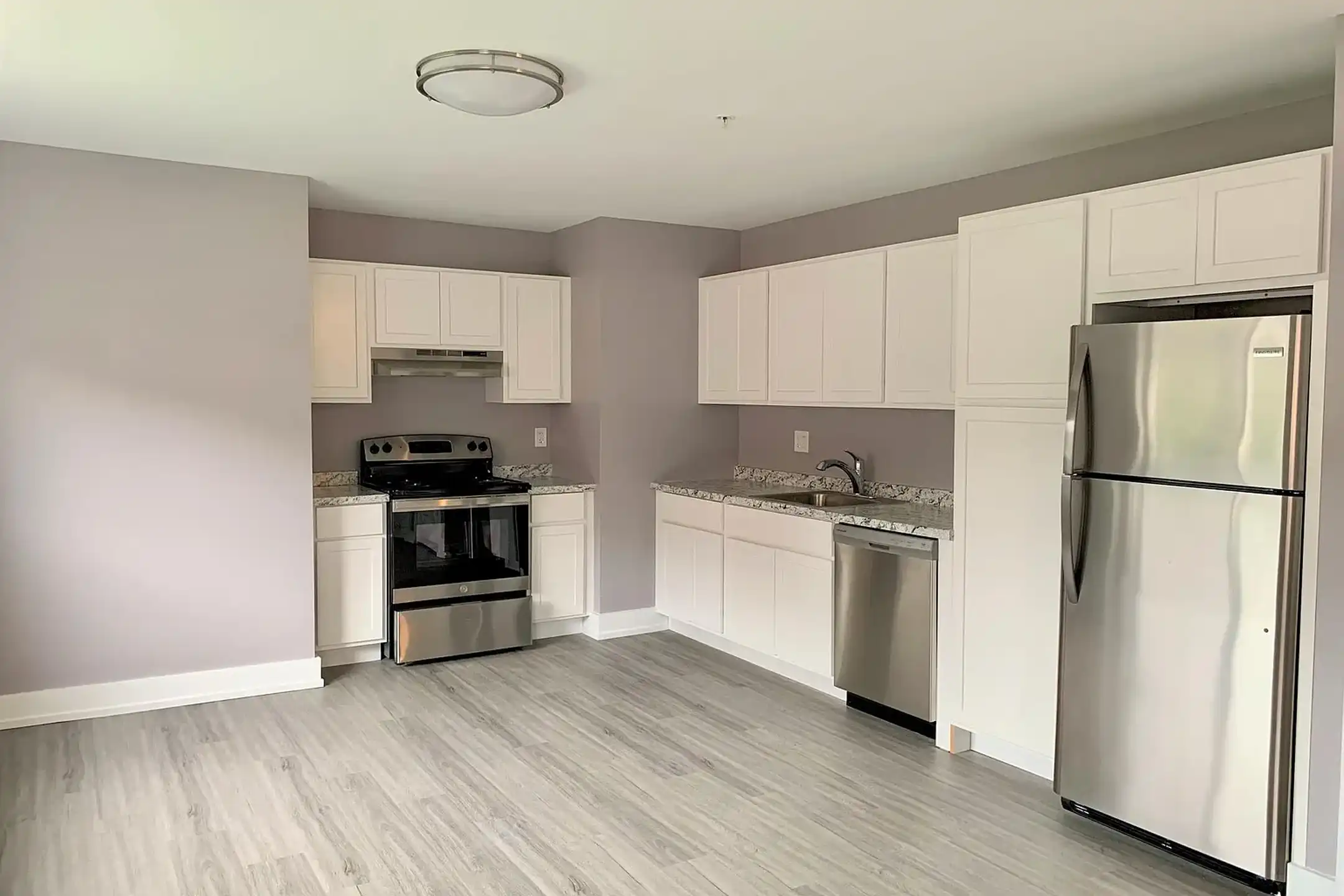 Highland House Apartments - Randolph, MA 02368 | ApartmentGuide.com