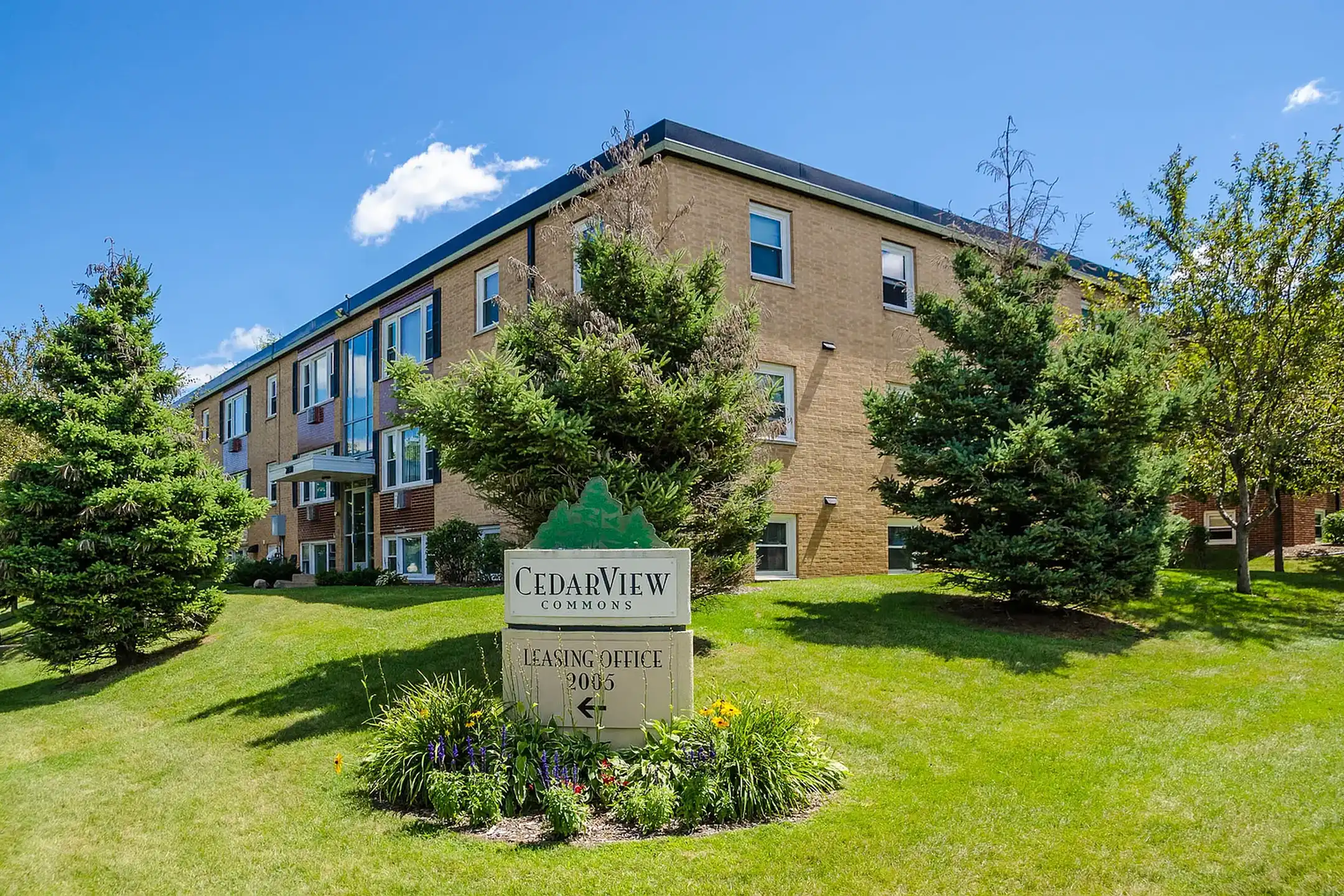 Cedarview Commons - Saint Paul, MN 55109 | ApartmentGuide.com