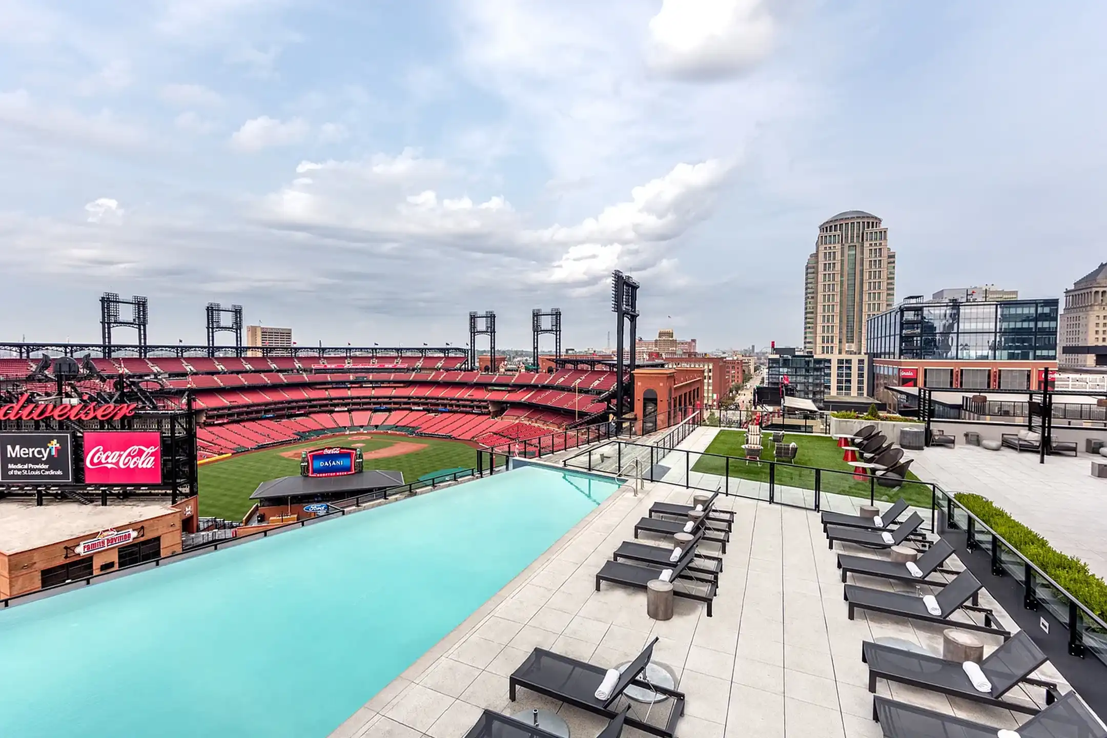 One Cardinal Way - Saint Louis, MO 63102 | ApartmentGuide.com