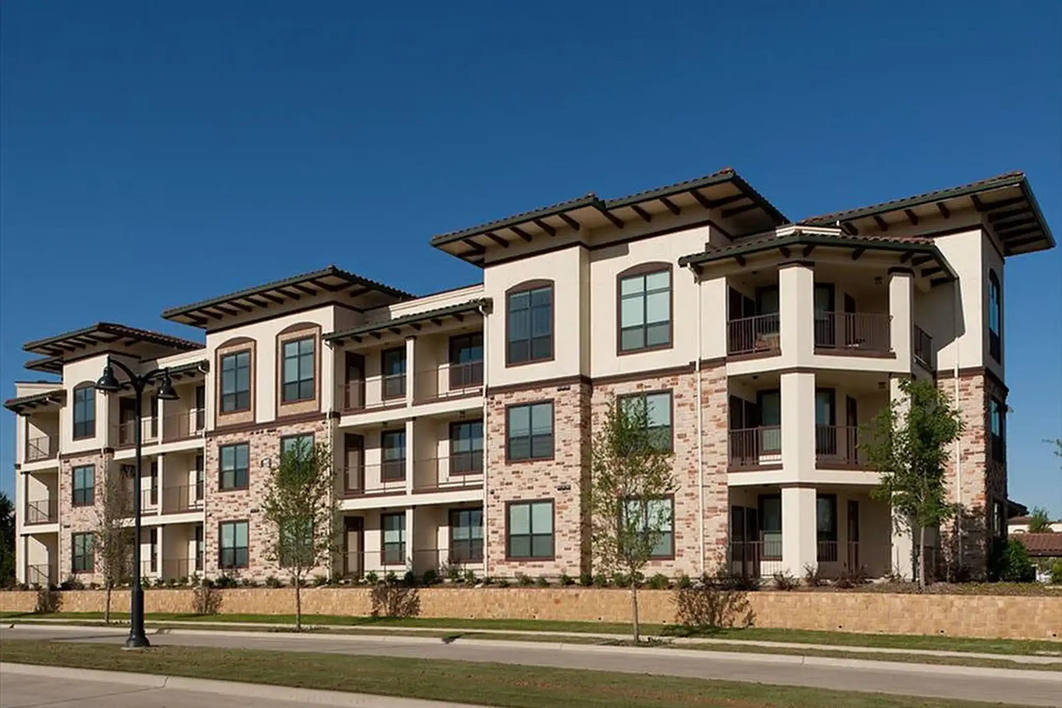 AMLI at Escena - Irving, TX 75039 | ApartmentGuide.com