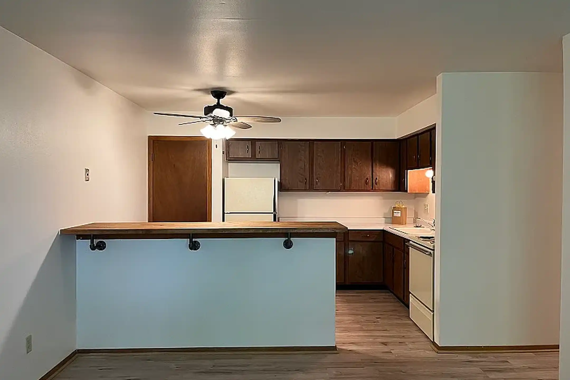Ridge Manor Apartments - Hales Corners, WI 53130 | ApartmentGuide.com