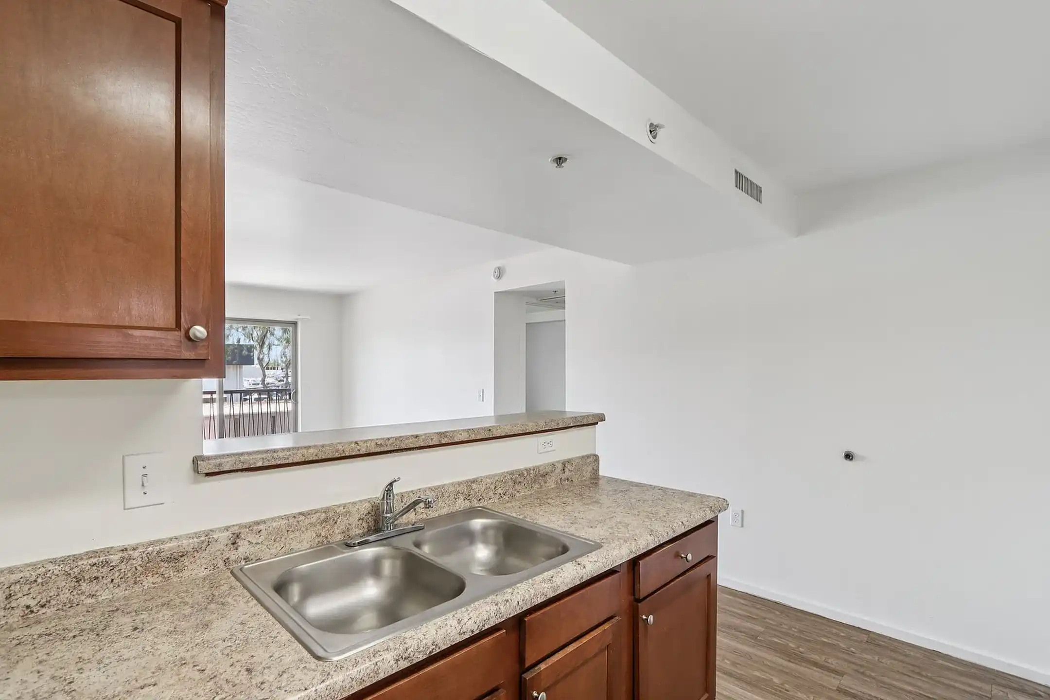 Lofts@ 10 - Phoenix, AZ 85006 | ApartmentGuide.com