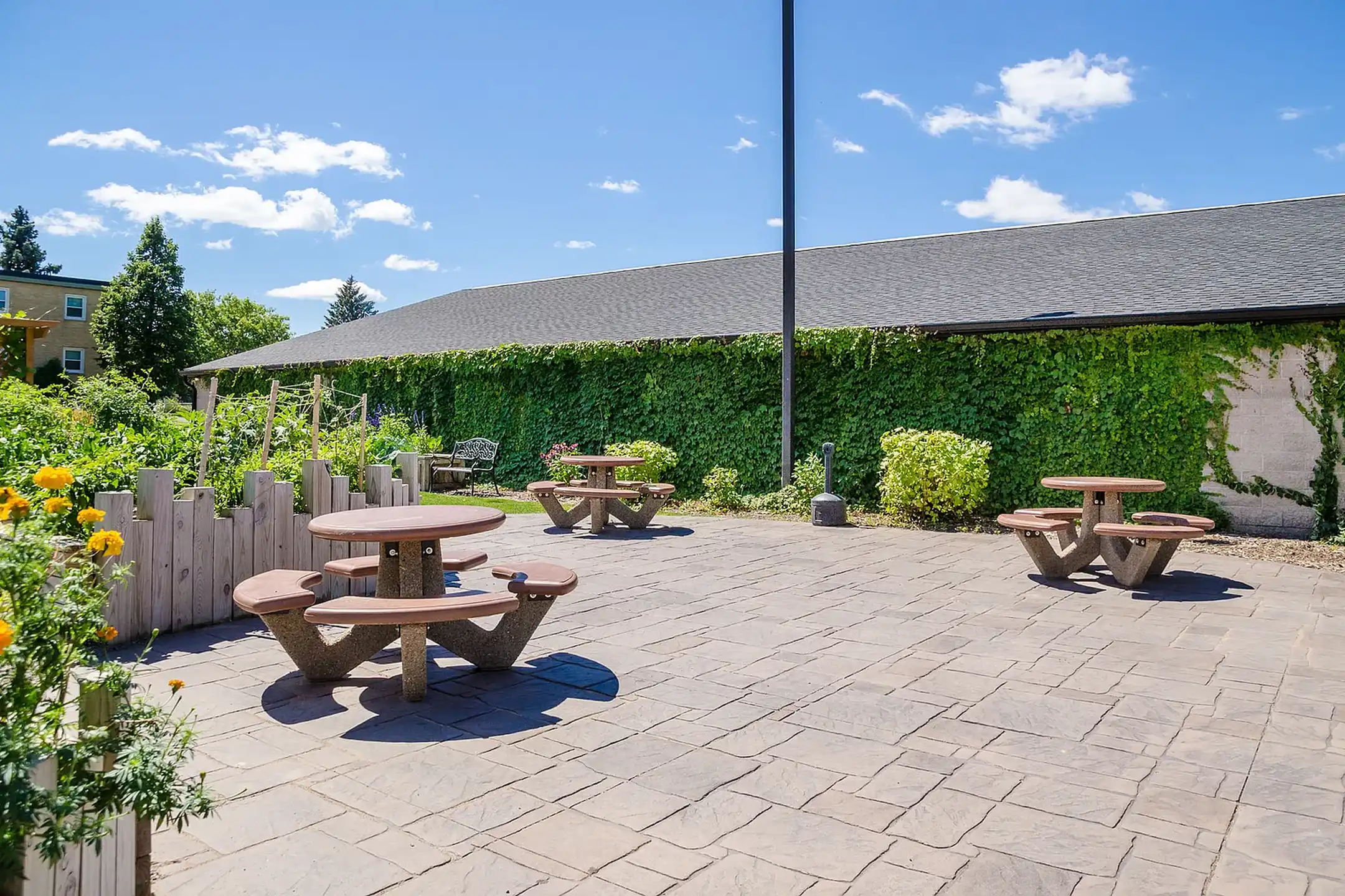 Cedarview Commons - Saint Paul, MN 55109 | ApartmentGuide.com