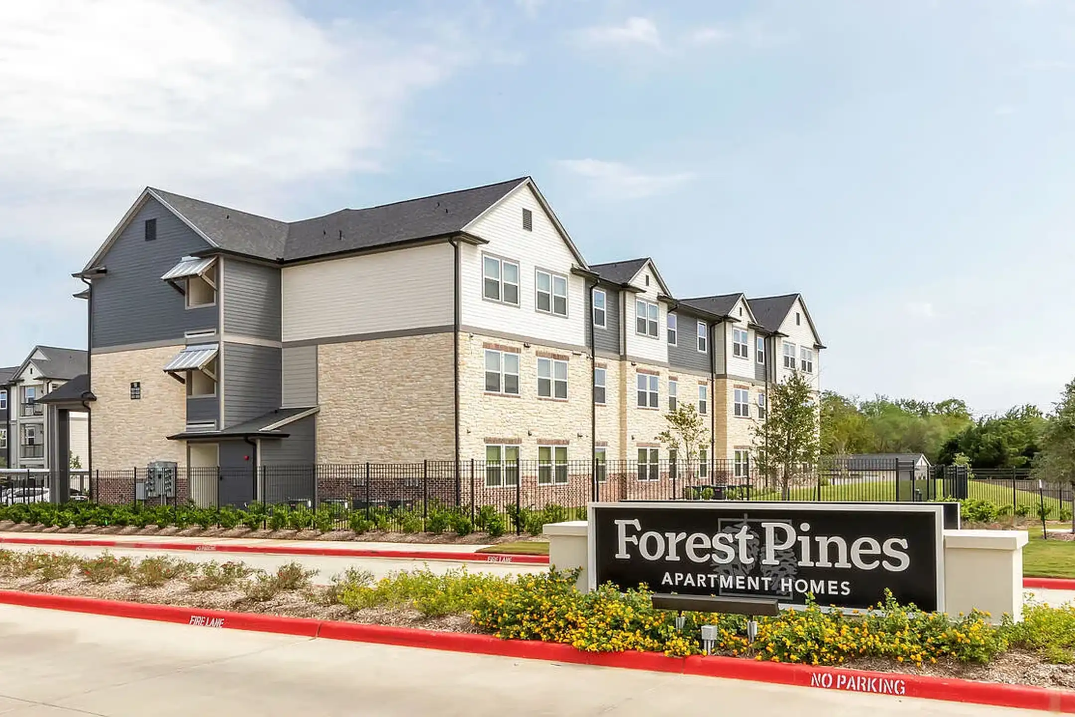 Forest Pines Apartments - Bryan, TX 77807 | ApartmentGuide.com