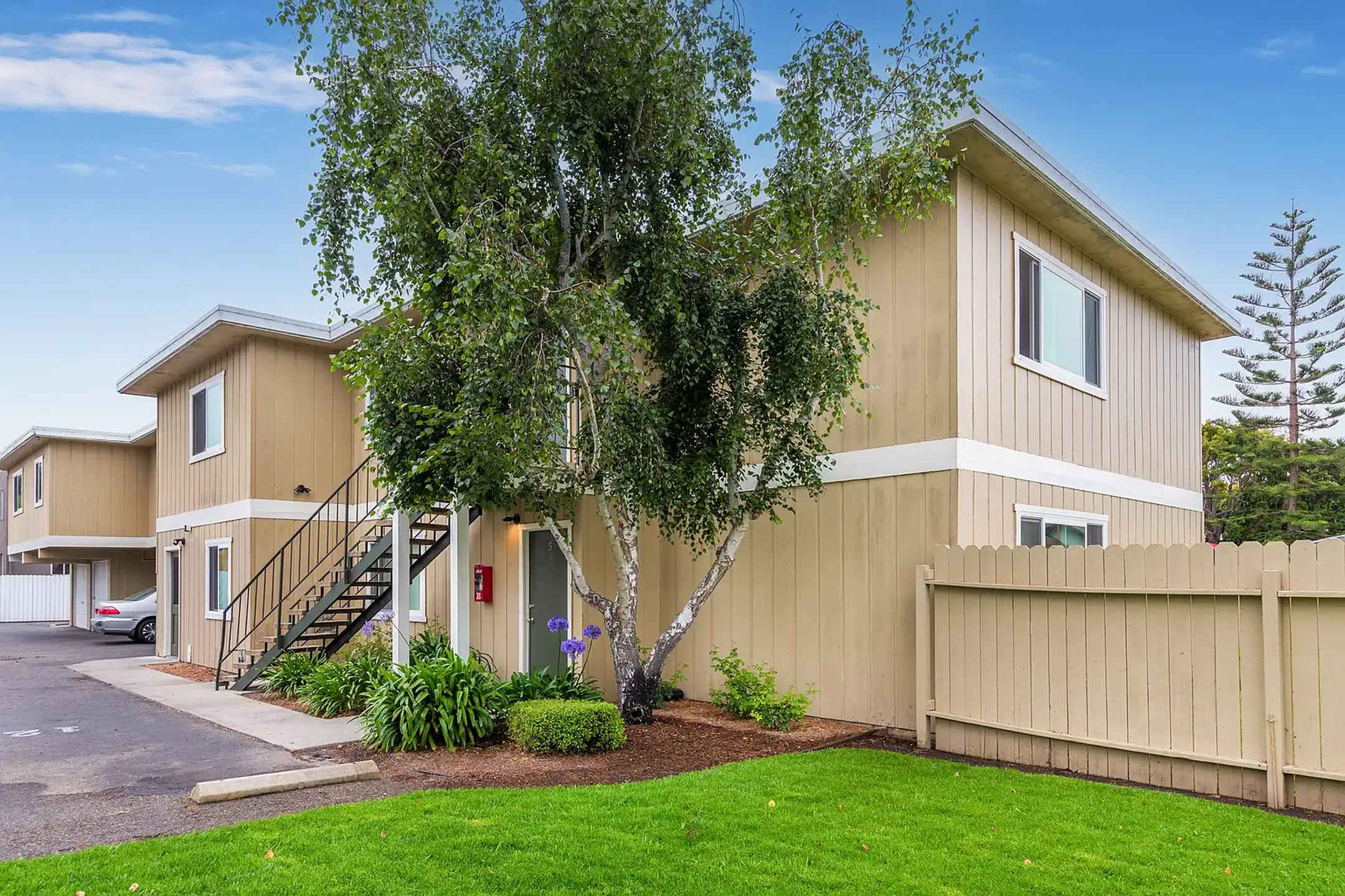 Ivy Arrellaga Apartments - Santa Barbara, CA 93101 | ApartmentGuide.com