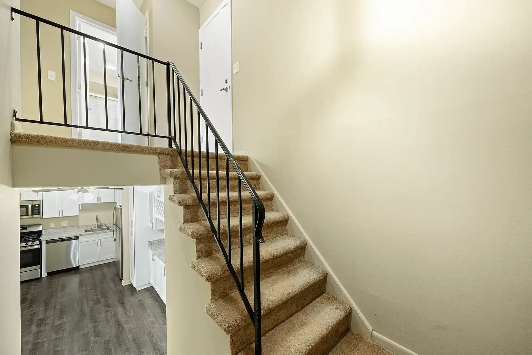 Spring Hill Apartments - Sleepy Hollow, IL 60118 | ApartmentGuide.com