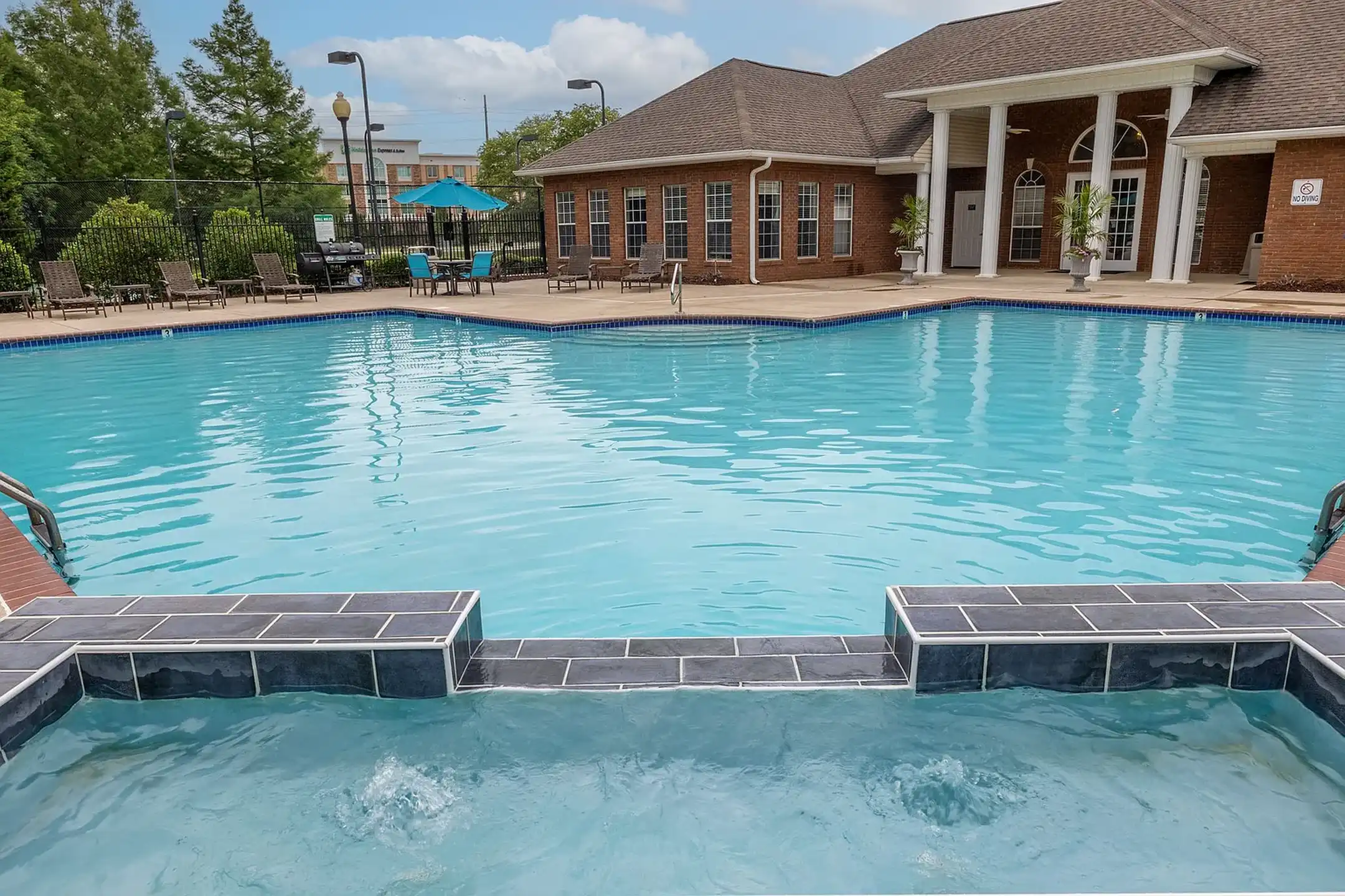 Highland Pointe - Huntsville, AL 35806 | ApartmentGuide.com