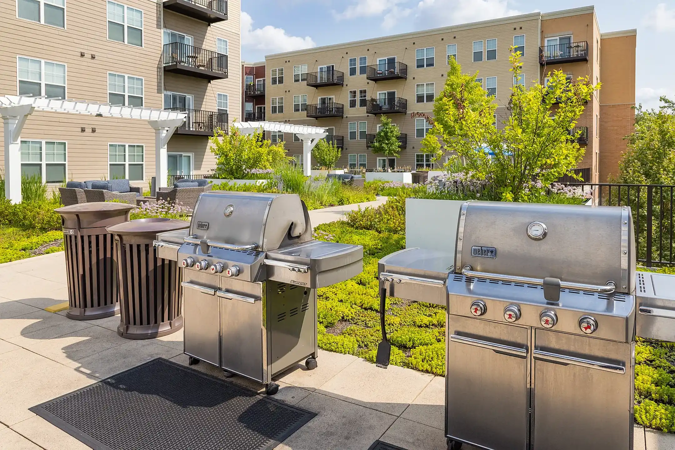 Elmhurst 255 - Elmhurst, IL 60126 | ApartmentGuide.com