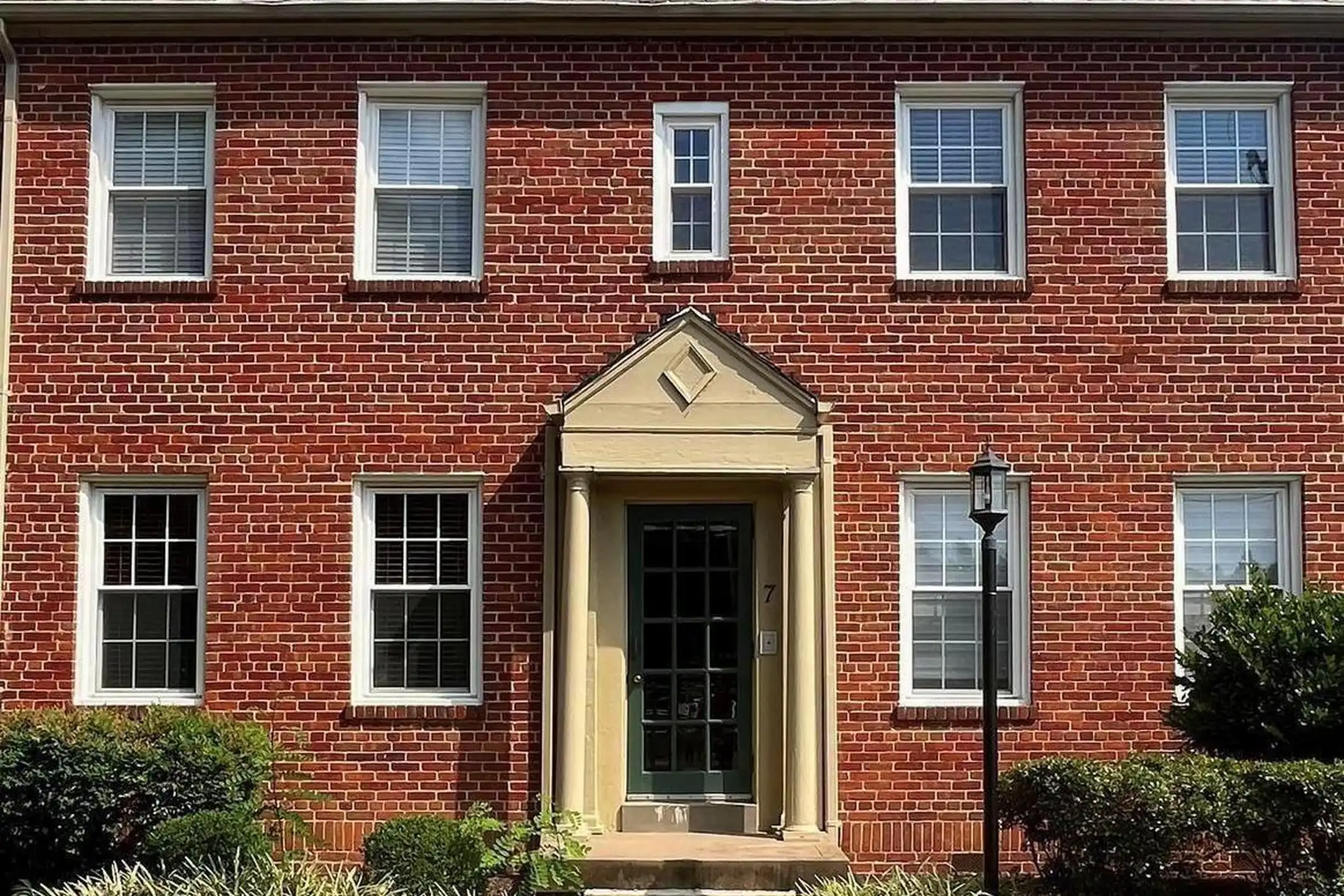 7 Russell Rd unit A - Alexandria, VA 22301 | ApartmentGuide.com