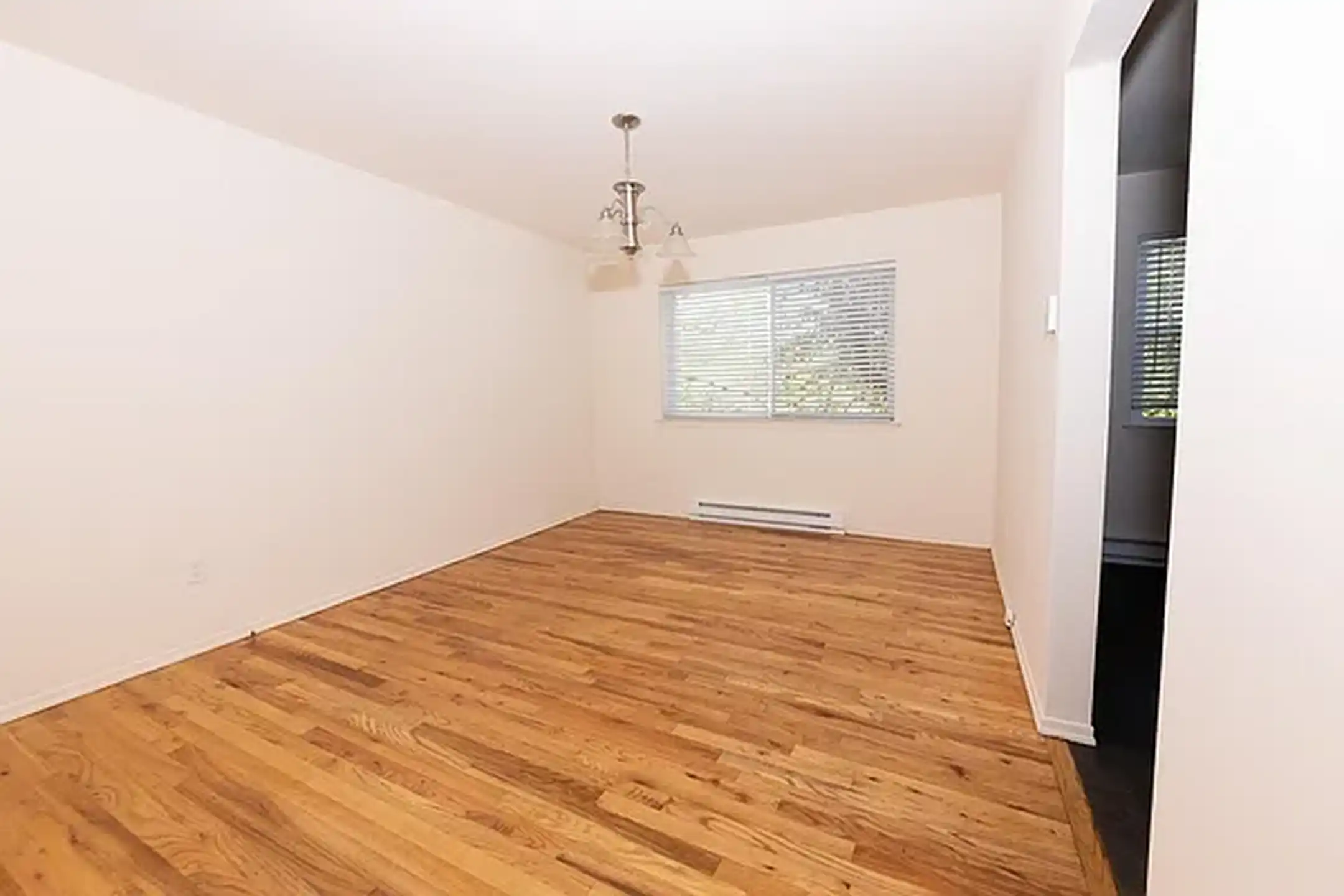 Victoria Gardens - Eatontown, NJ 07724 | ApartmentGuide.com