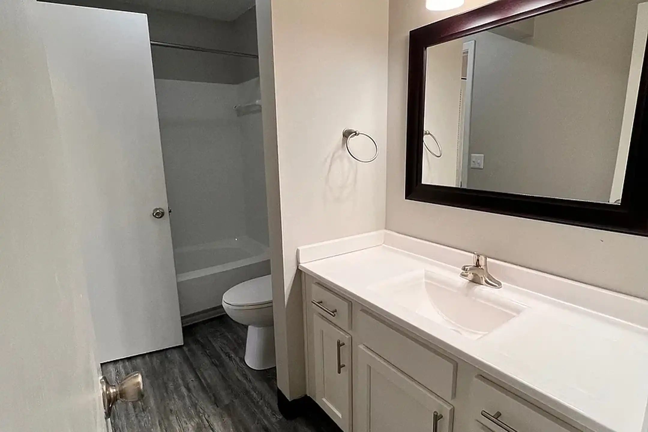 Deercross Apartments - Indianapolis, IN 46254 | ApartmentGuide.com