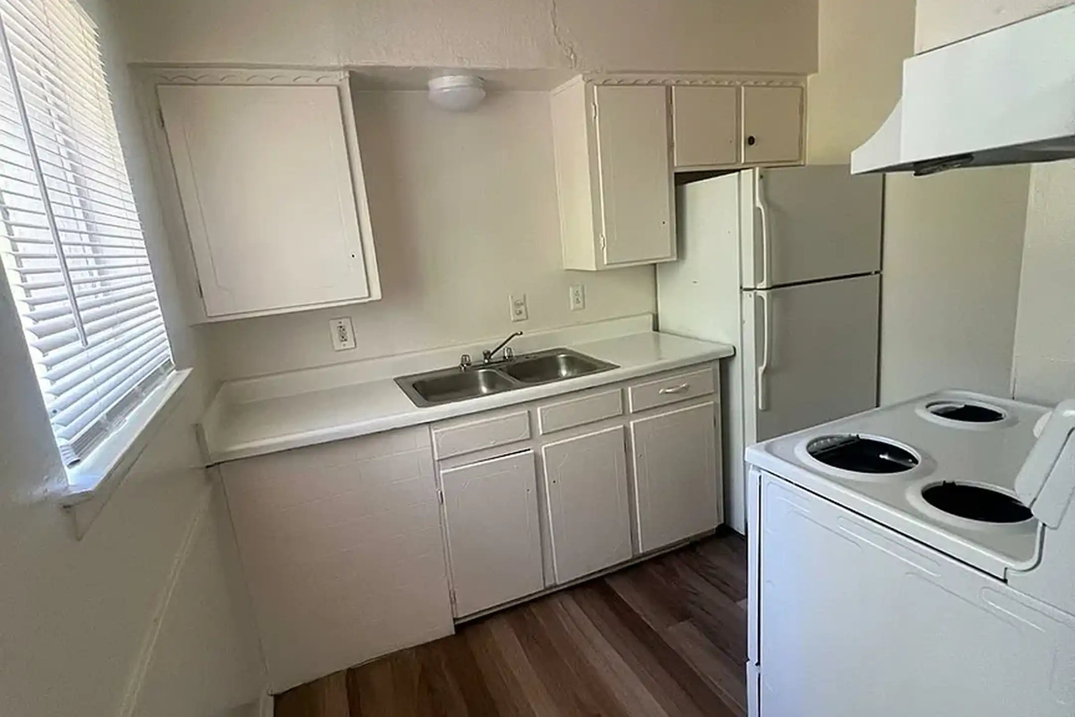 Glenbrook Place Apartments - Garland, TX 75041 | ApartmentGuide.com