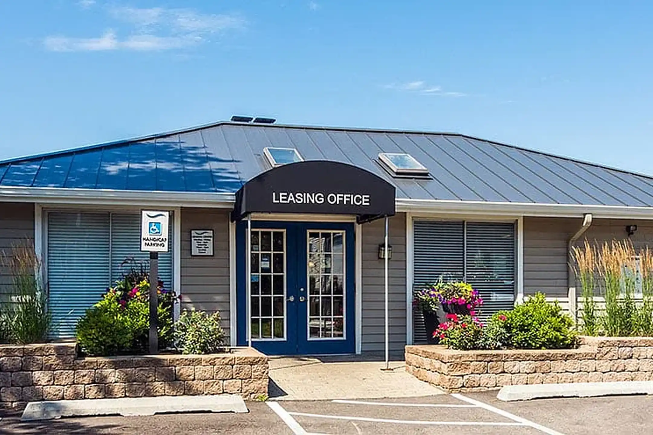 The Lakes at Fountain Square Apartment Homes - Waukegan, IL 60085 ...