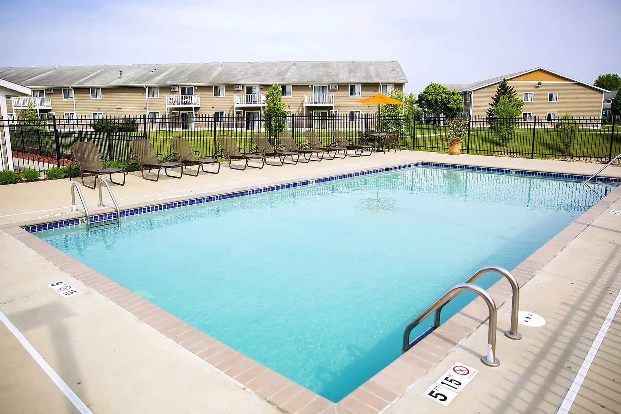 The Villages at Essex Park - Rochester, MN 55901 | ApartmentGuide.com
