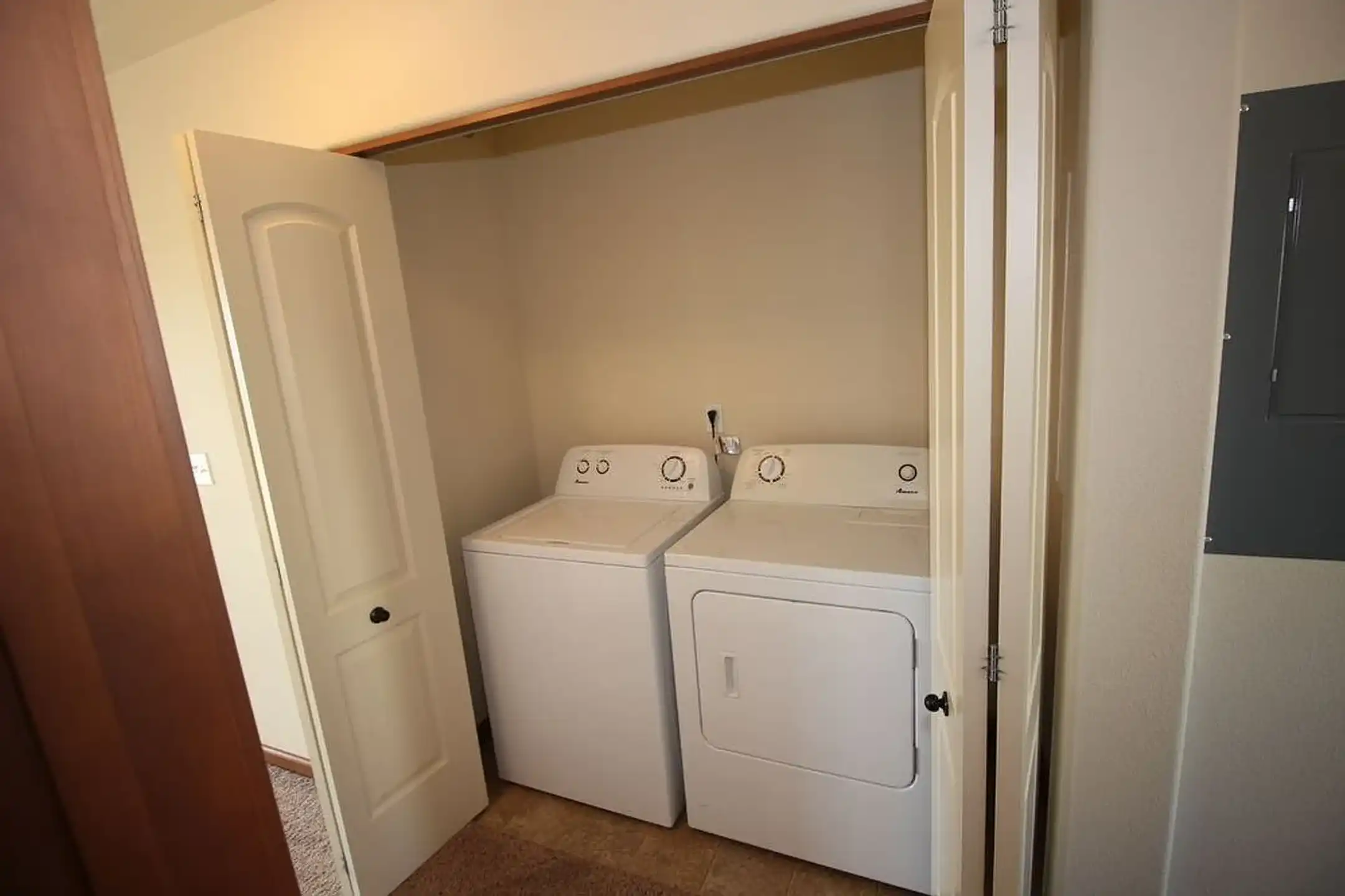 3801 Crossing St SW - Minot, ND 58701 | ApartmentGuide.com