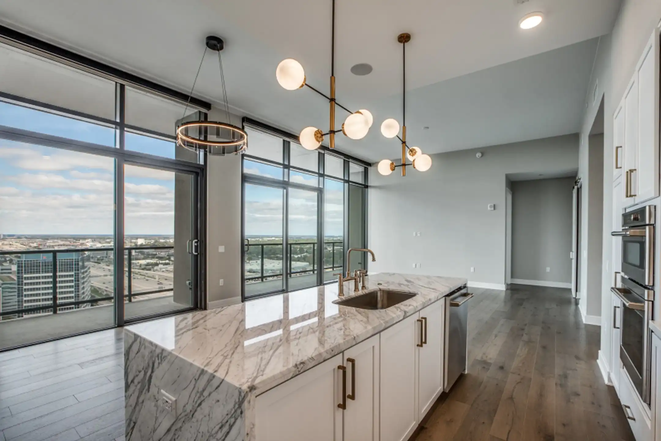 9759 Katy Fwy - Houston, TX 77024 | ApartmentGuide.com