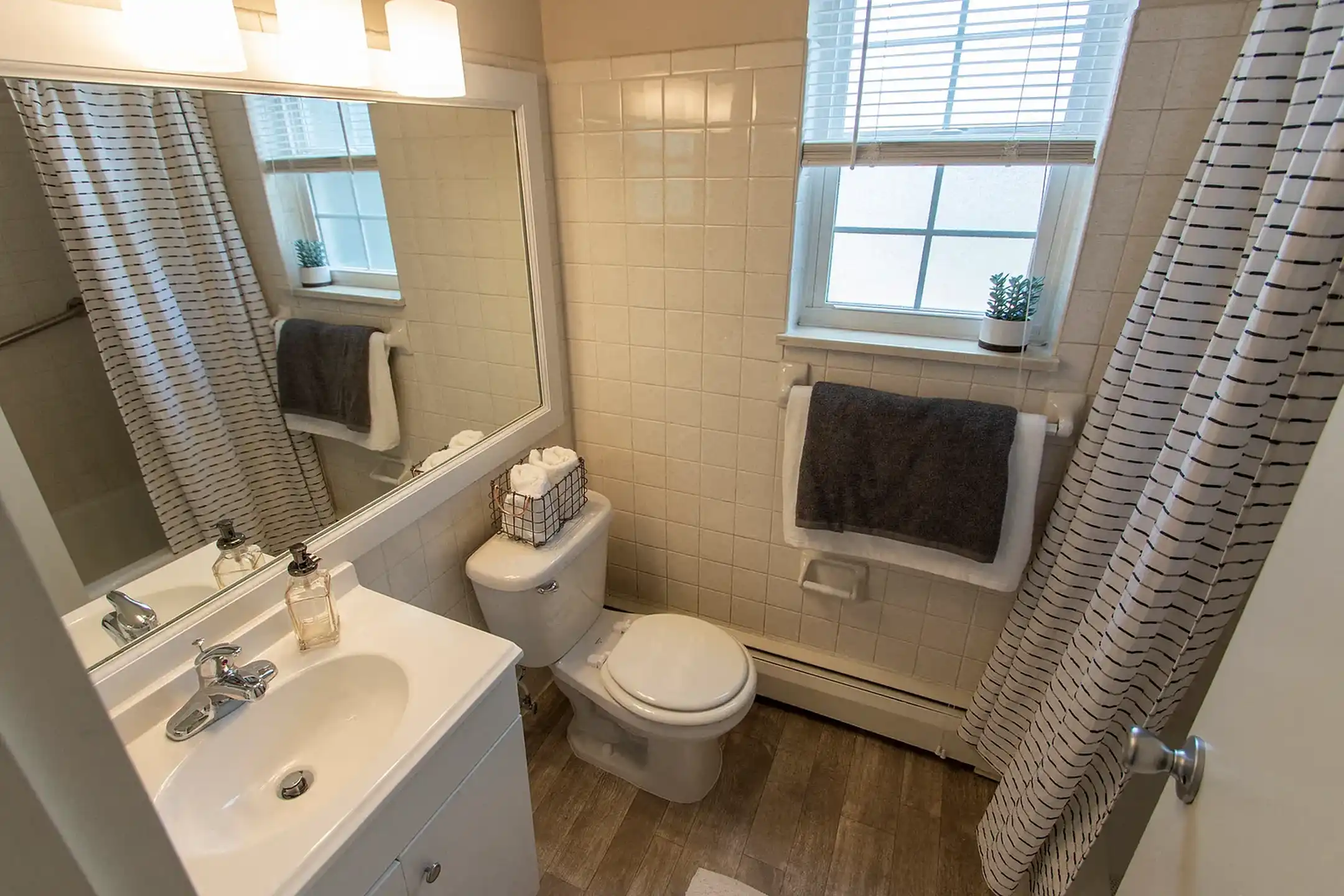 Compton Lake - Mount Healthy, OH 45231 | ApartmentGuide.com