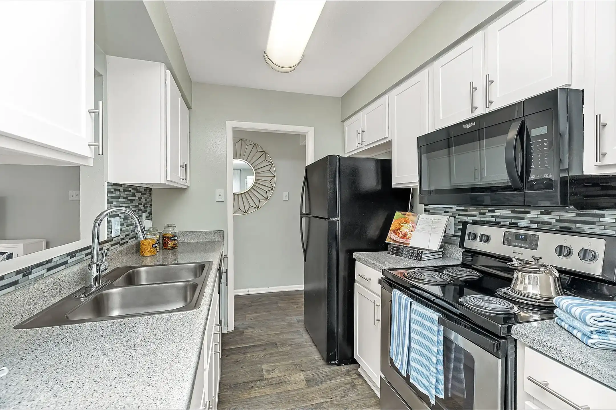 Barringer Square - Webster, TX 77598 | ApartmentGuide.com