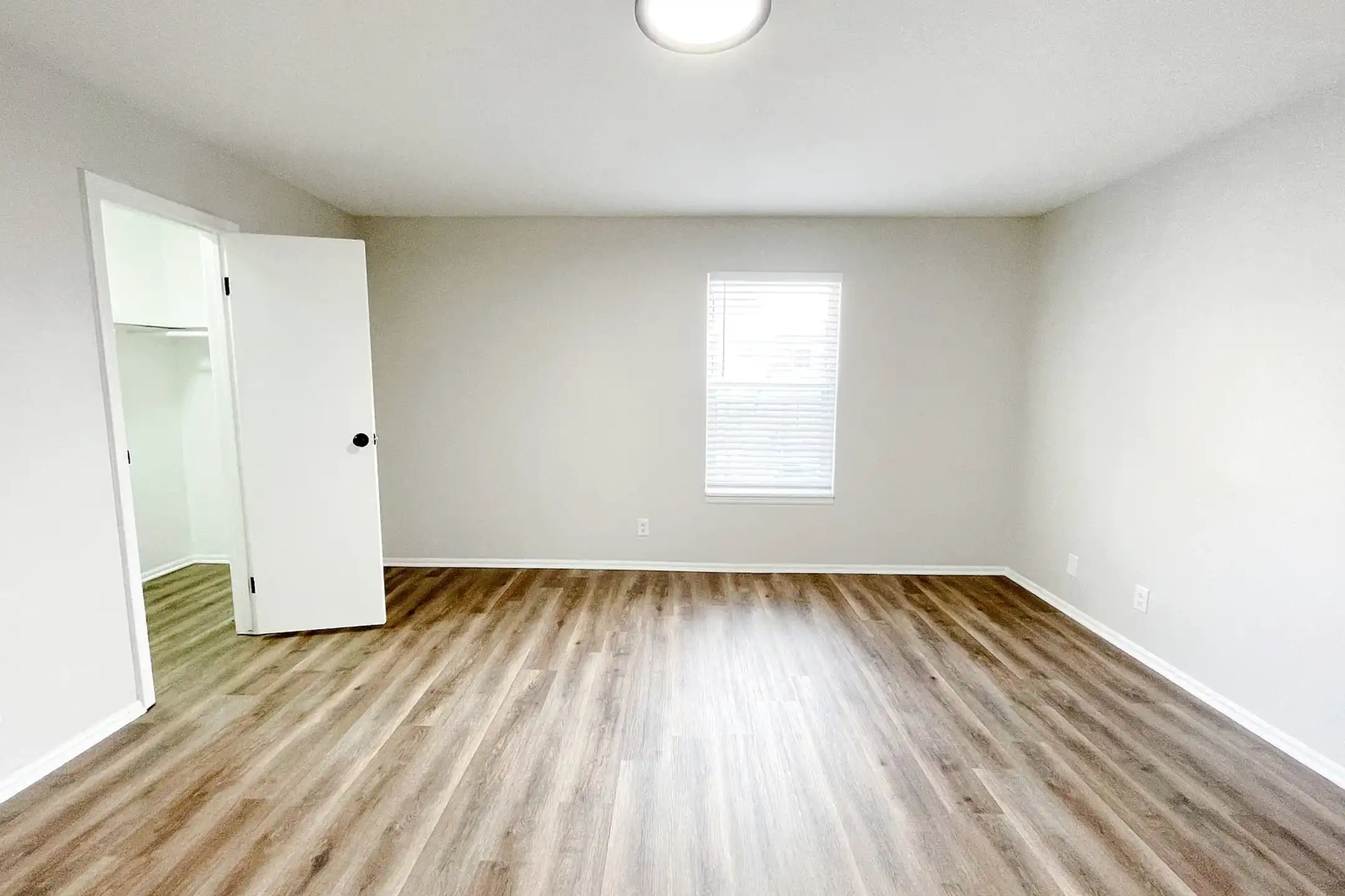87th Street Apartments - Overland Park, KS 66212 | ApartmentGuide.com