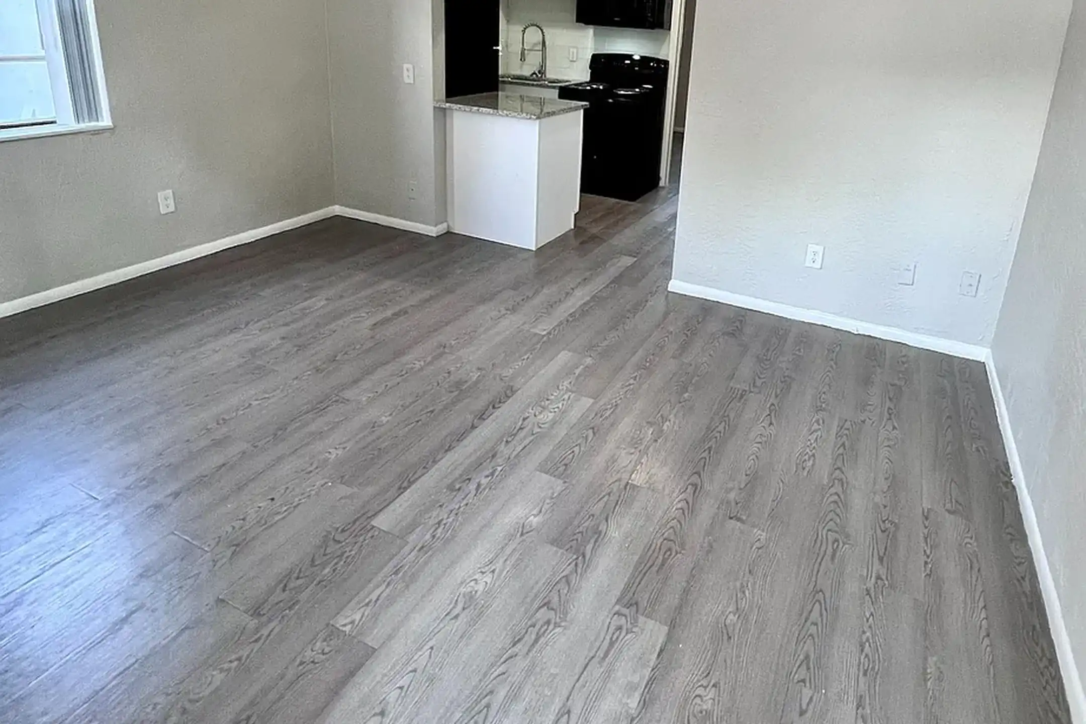 Waterside Village - Saint Petersburg, FL 33714 | ApartmentGuide.com