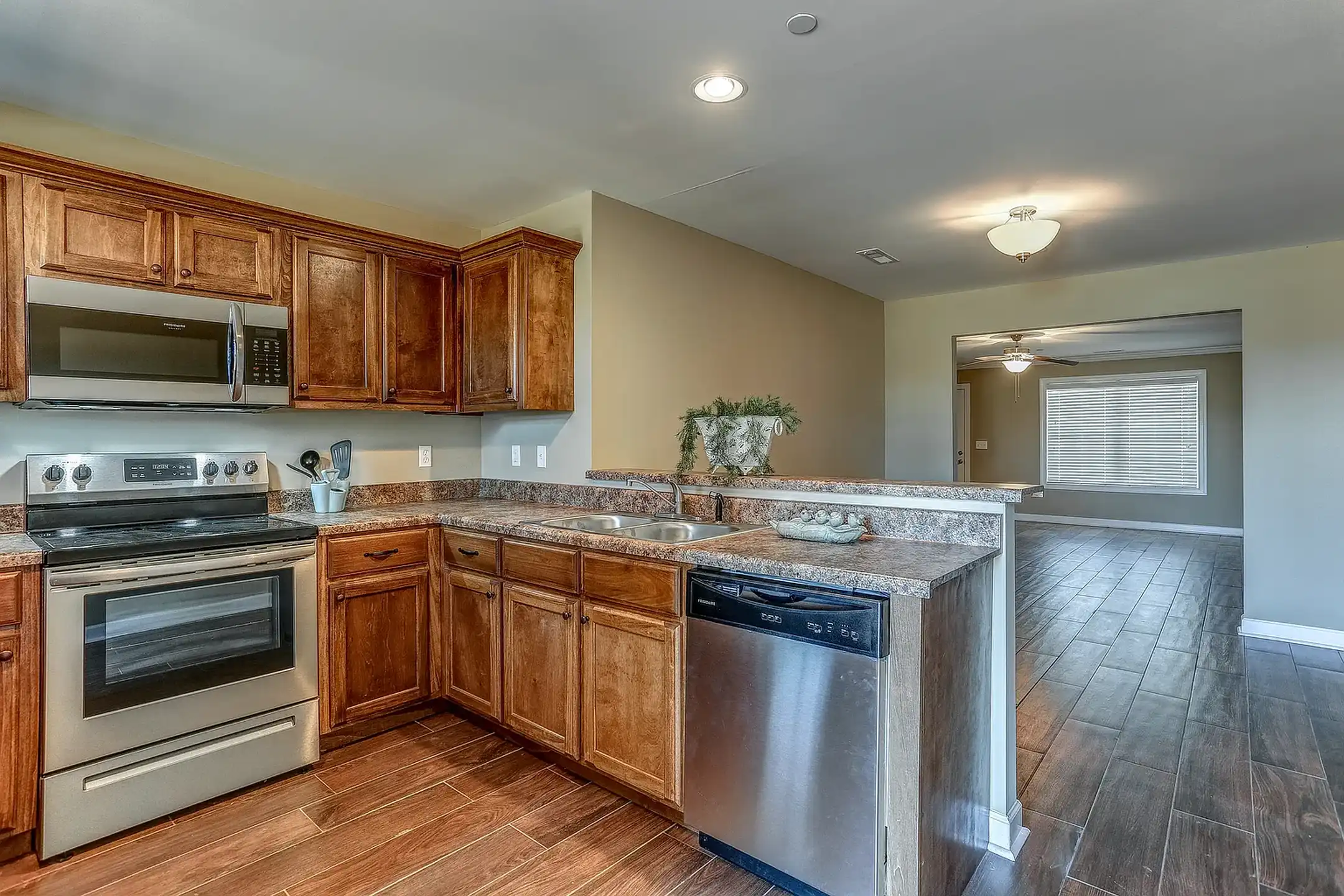 Bailey Springs Manor - Florence, AL 35634 | ApartmentGuide.com