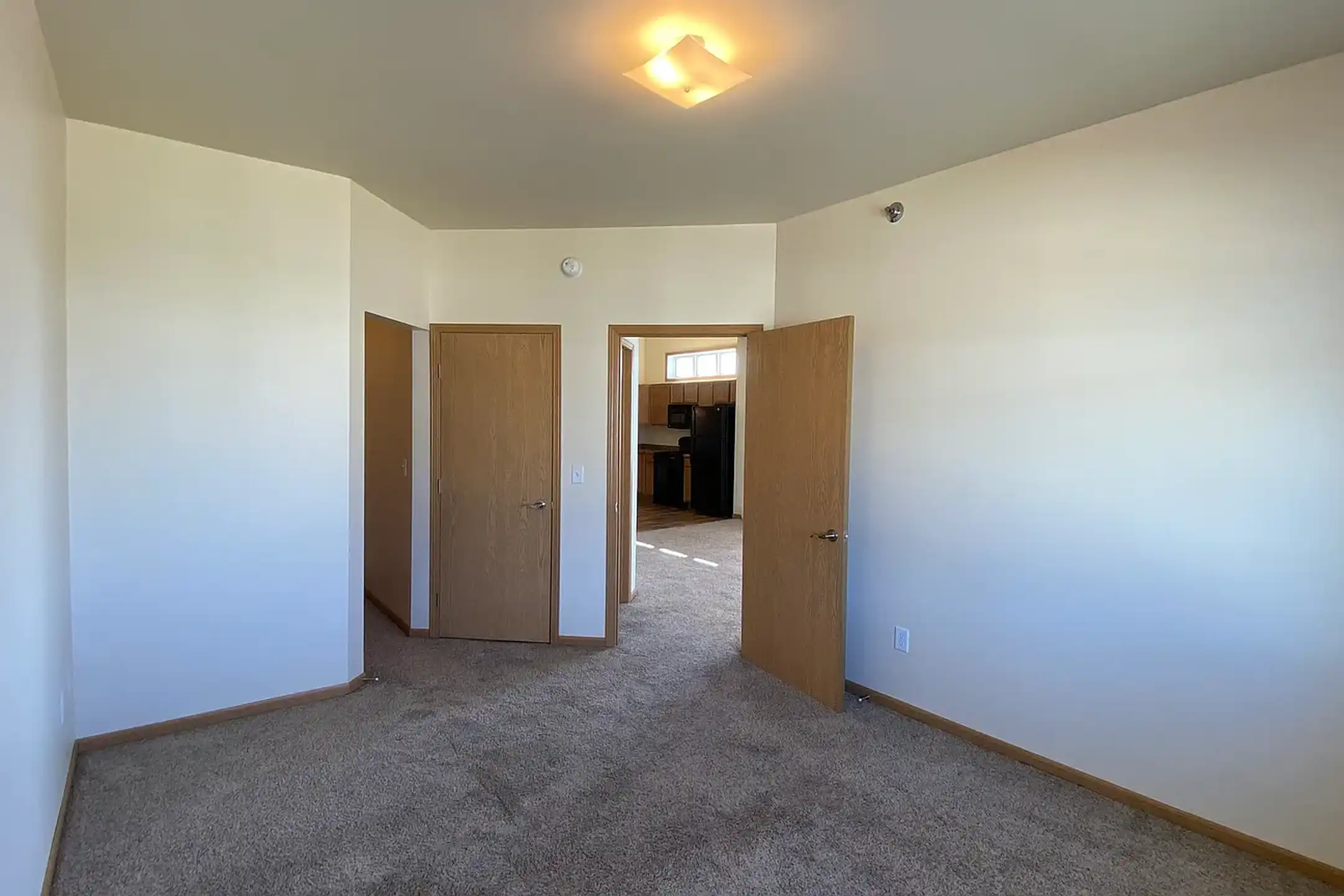 Amber Pointe Apartments - Fargo, ND 58104 | ApartmentGuide.com