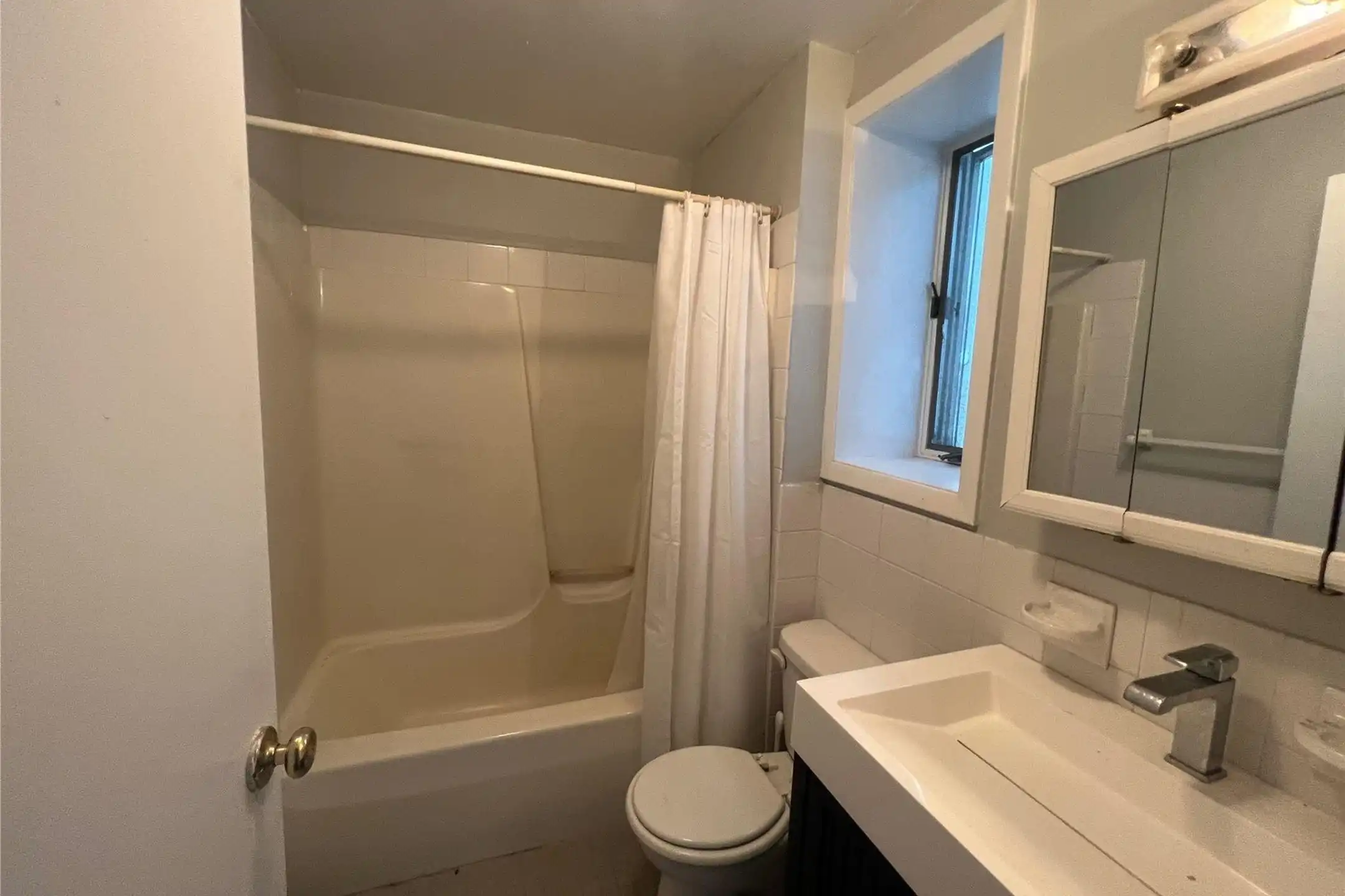 541 E Broadway #2B - Long Beach, NY 11561 | ApartmentGuide.com