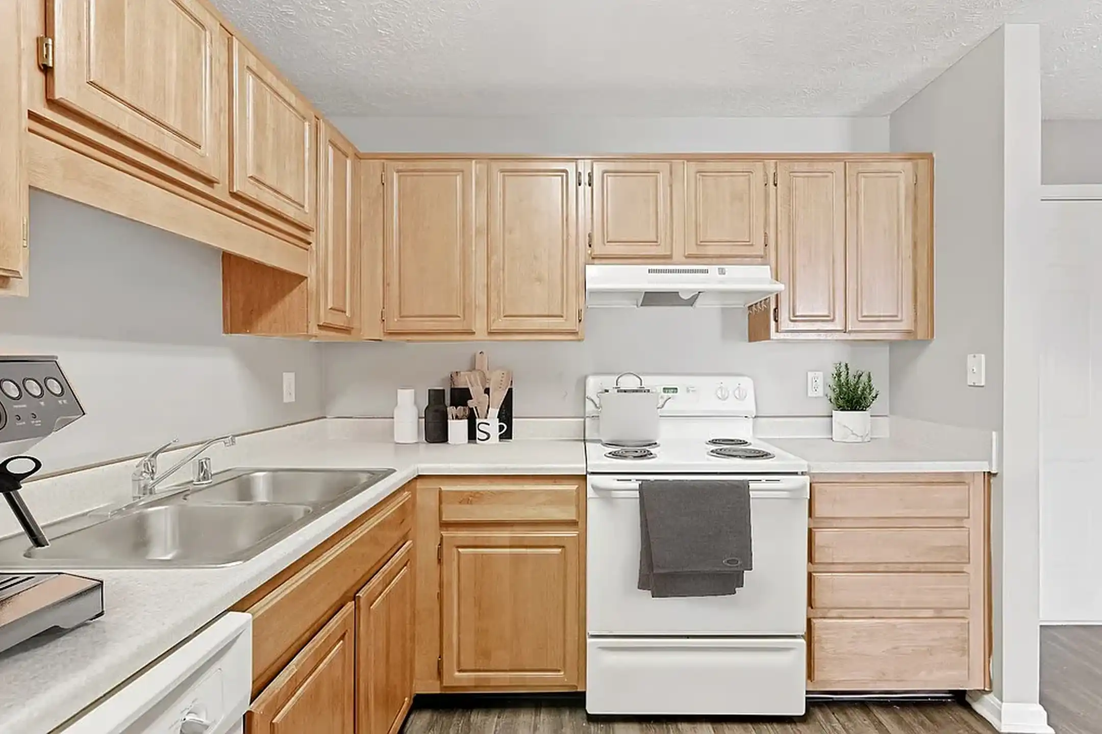 Maple Brook Apartments - Louisville, KY 40241 | ApartmentGuide.com