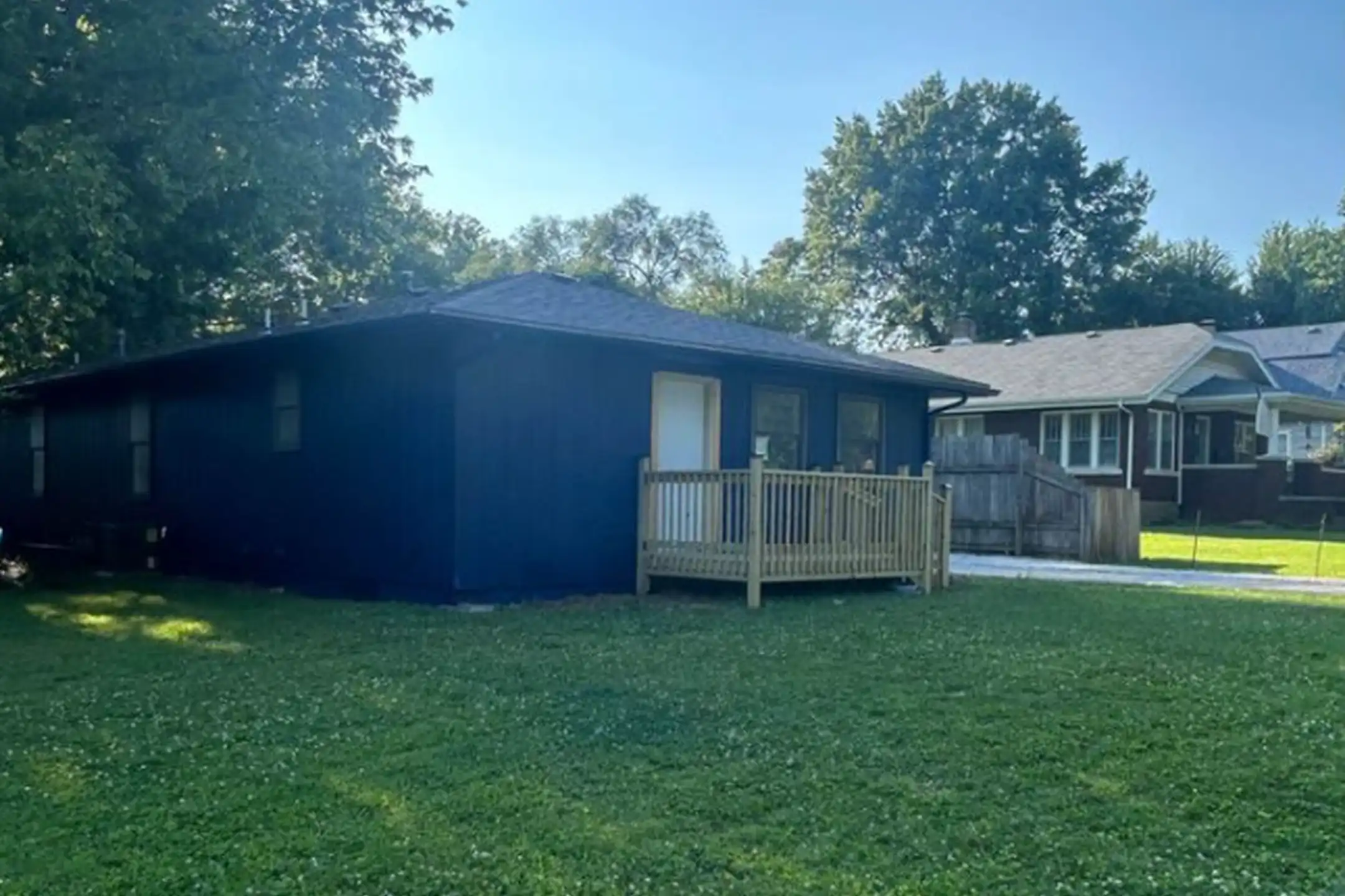 1409 N Clay Ave unit A - Springfield, MO 65802 | ApartmentGuide.com