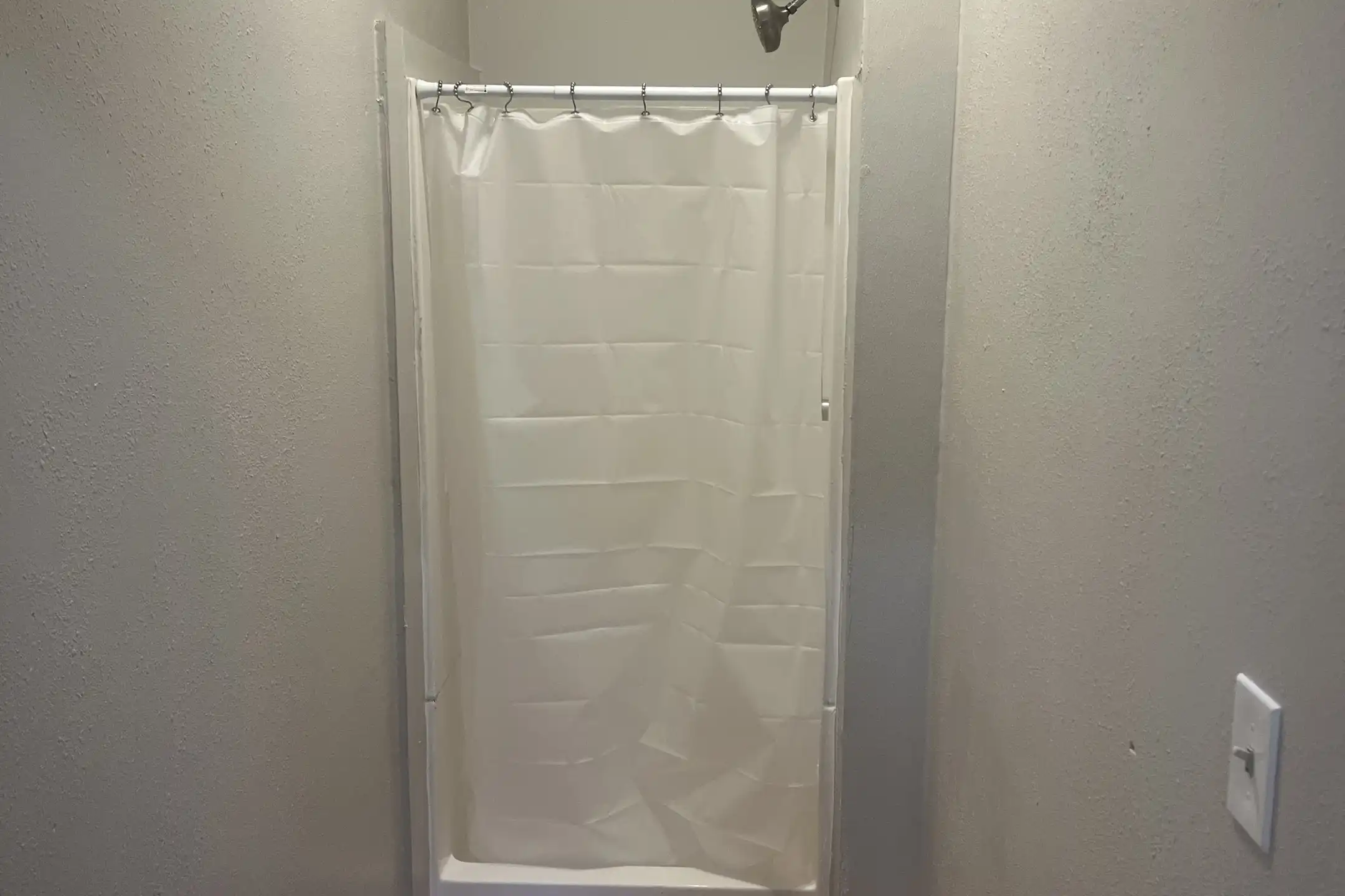 1021 W Grant St - Milwaukee, WI 53215 | ApartmentGuide.com