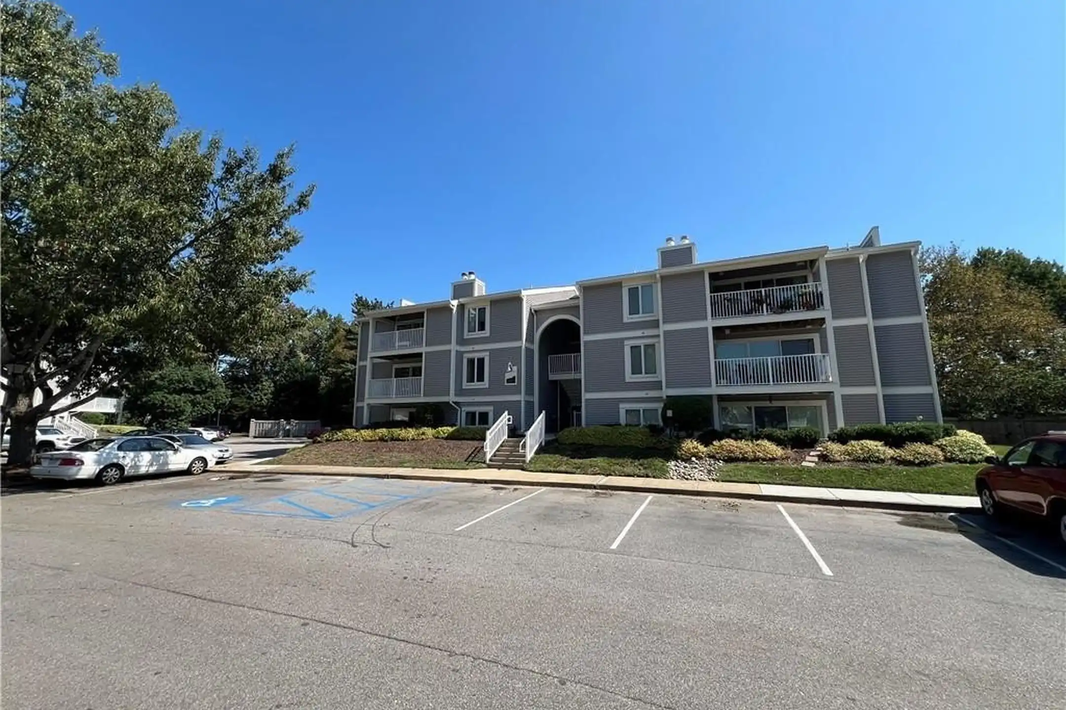 1020 Autumn Woods Ln #105 - Virginia Beach, VA 23454 | ApartmentGuide.com