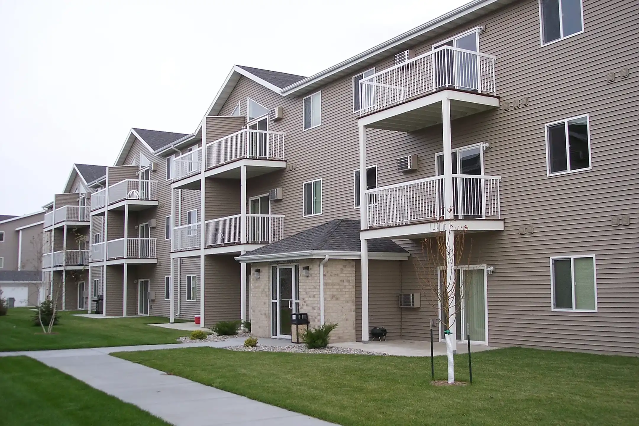 The Summers at Osgood Apartments - Fargo, ND 58104 | ApartmentGuide.com