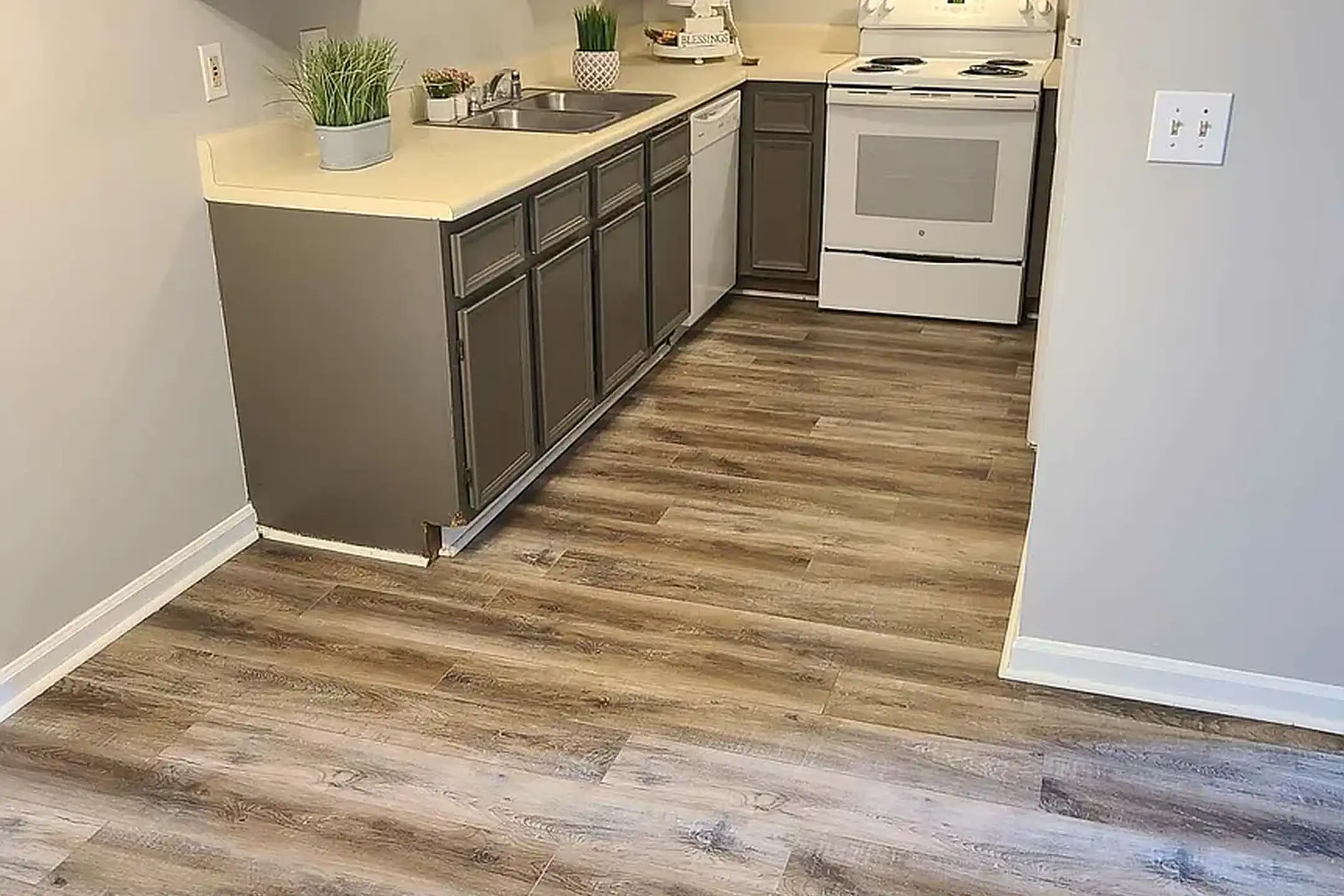 Oak Tree Farms - Hopkinsville, KY 42240 | ApartmentGuide.com