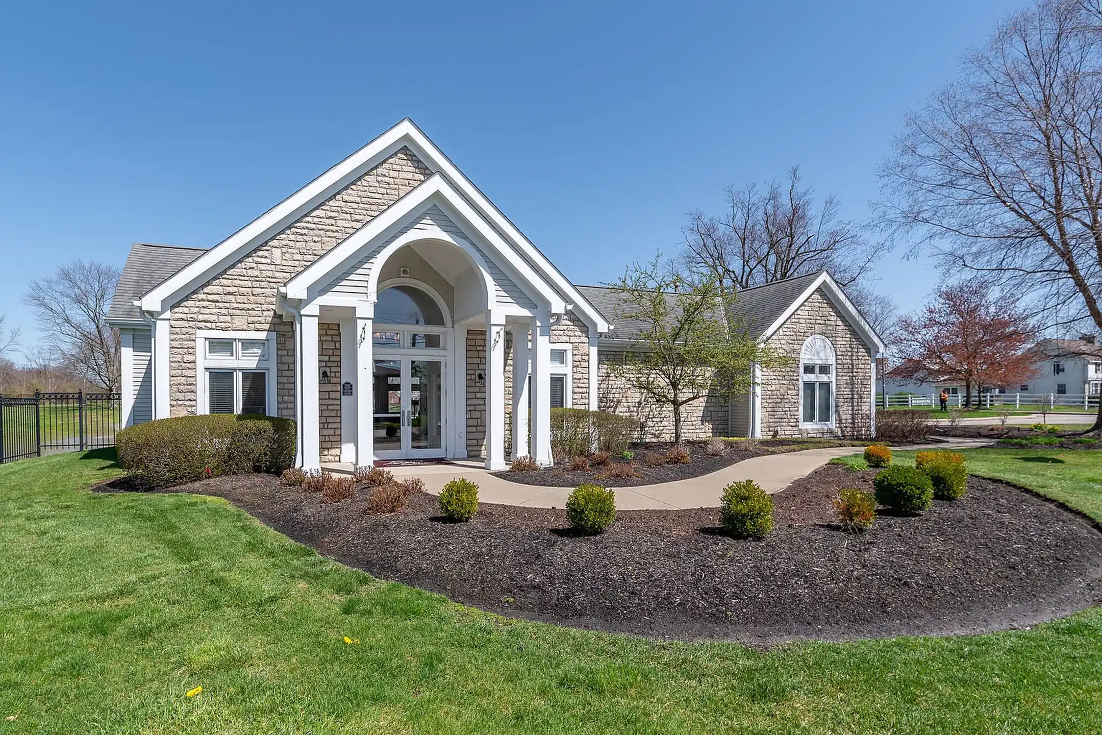 Village Gates of Delaware - Delaware, OH 43015 | ApartmentGuide.com