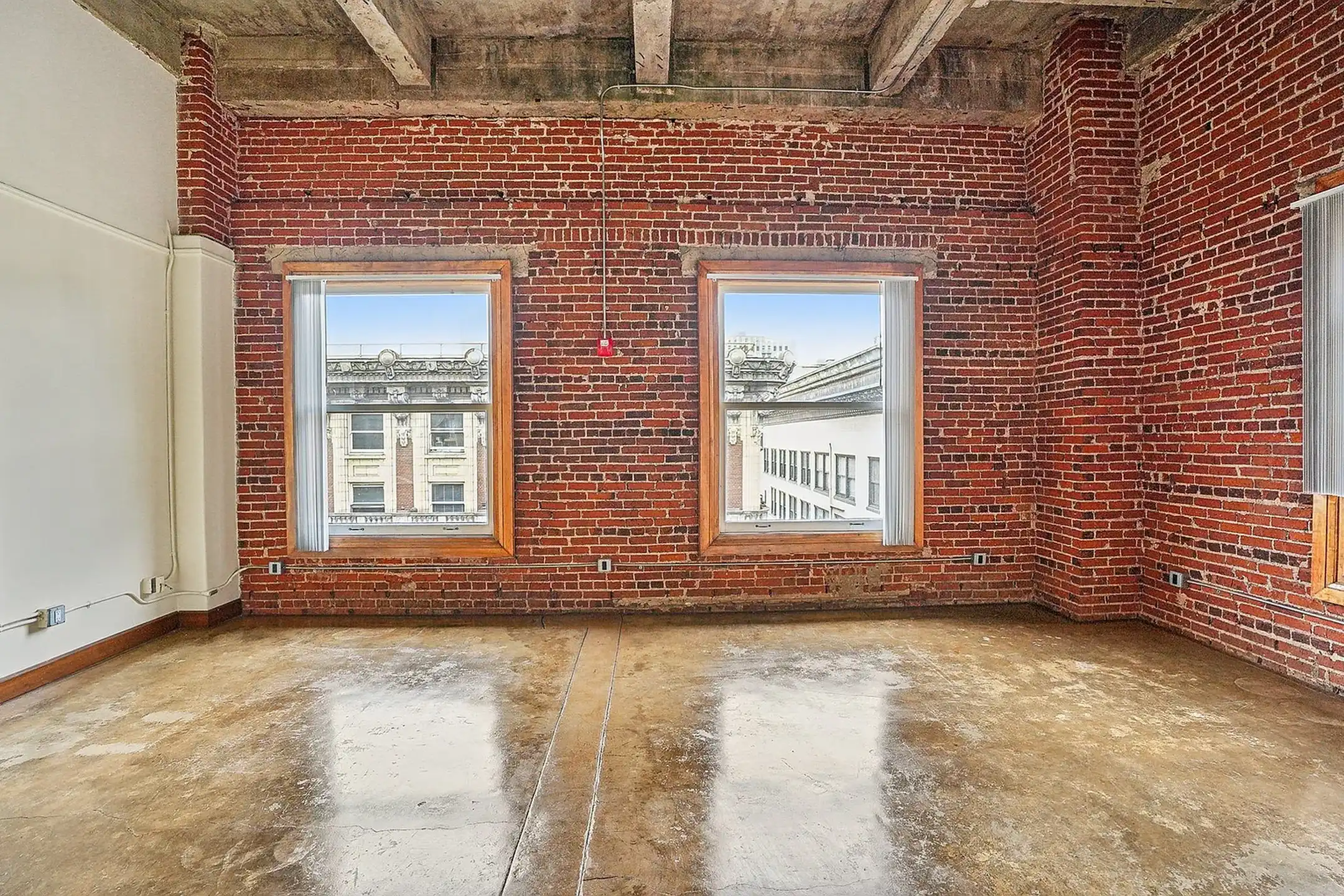 Rosslyn Lofts Apartments - Los Angeles, CA 90013 | ApartmentGuide.com