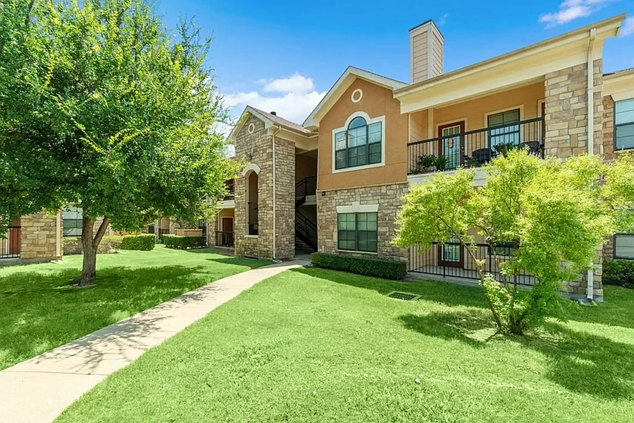 Mansions of Mansfield - Mansfield, TX 76063 | ApartmentGuide.com