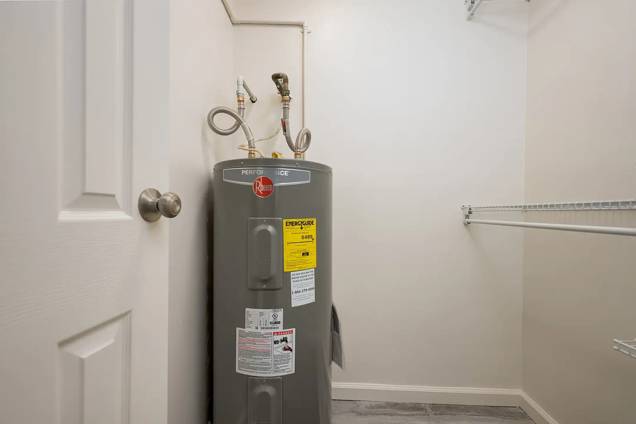 Oakbrook Manor Apartments - Ravena, NY 12143 | ApartmentGuide.com