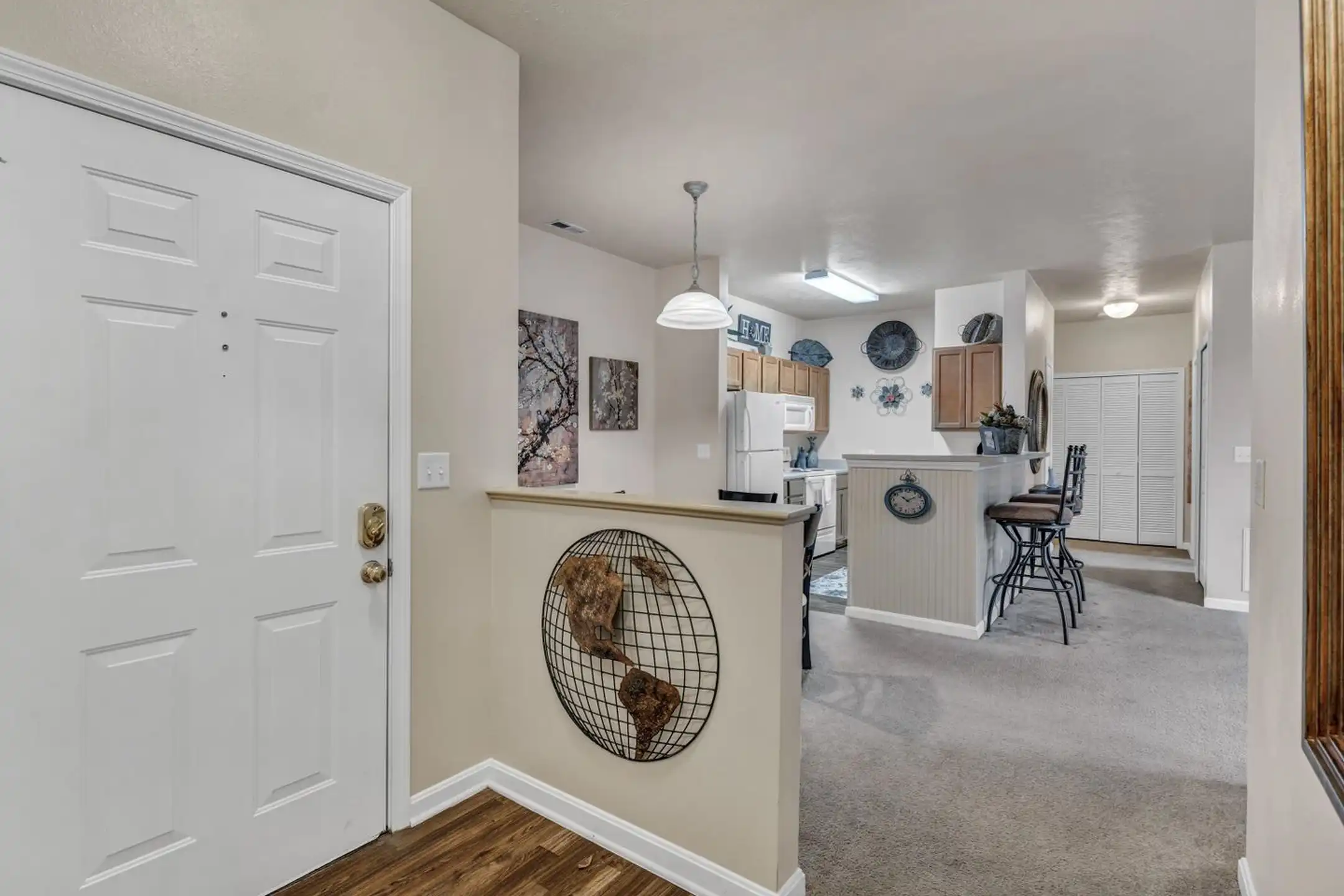 8582 Lincoln Ave - Newburgh, IN 47630 | ApartmentGuide.com