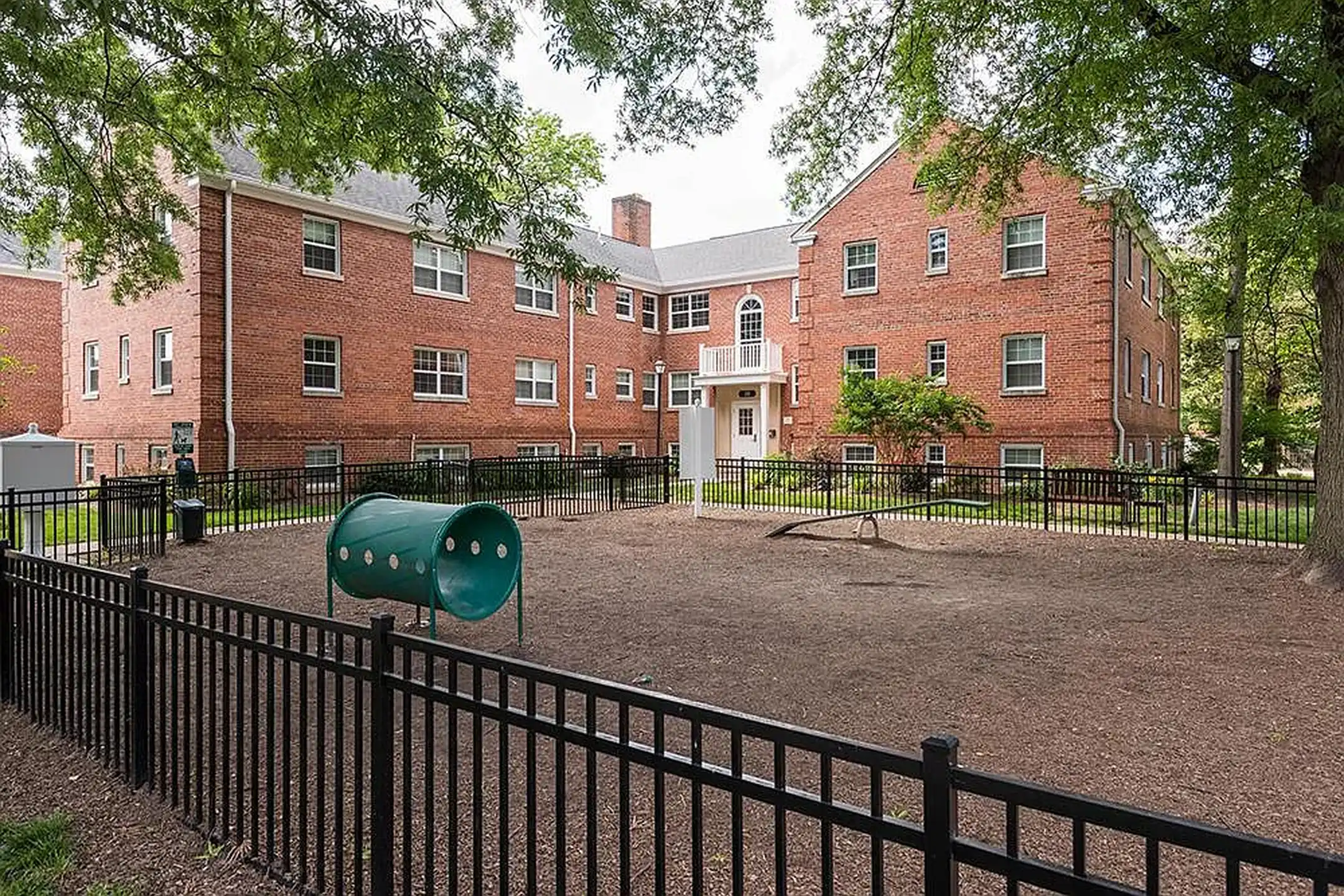 The Gardens at Del Ray - Alexandria, VA 22301 | ApartmentGuide.com